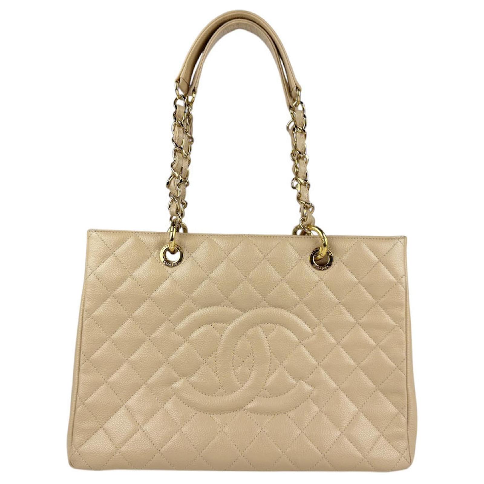 Timeless Chanel Beige Caviar Leather Shoulder Bag ref.2044733 - Joli Closet