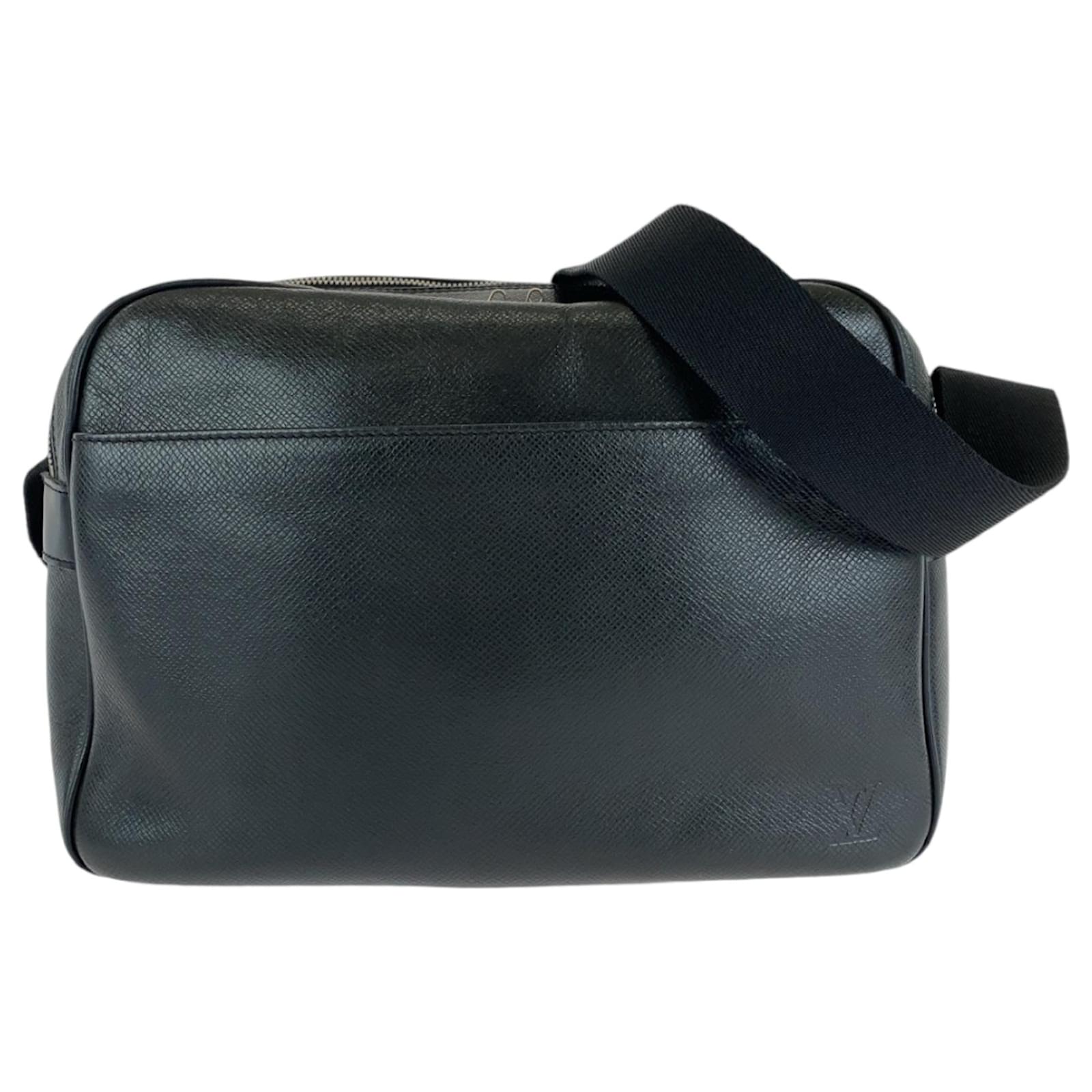 Louis Vuitton Taiga Reporter Shoulder Bag Black Grey Leather ref ...