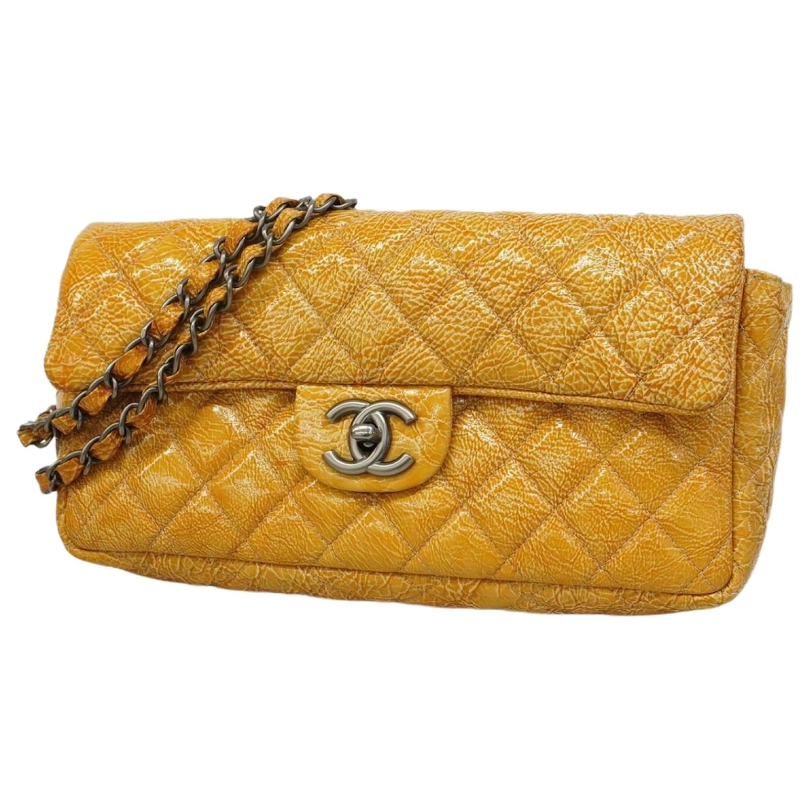 Chanel Yellow Patent Leather Shoulder Bag ref.2052236 - Joli Closet