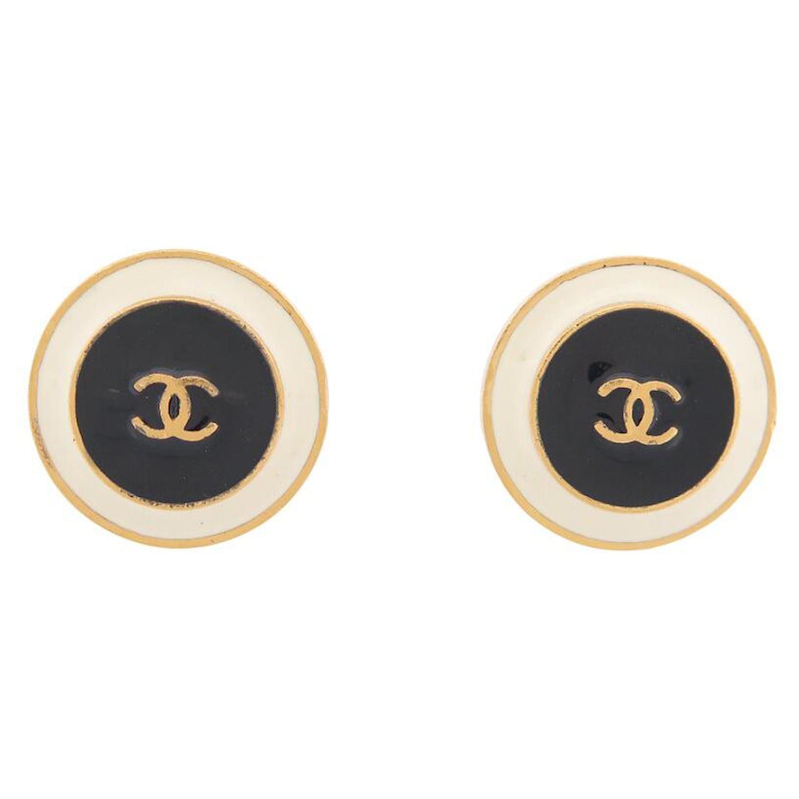 VINTAGE CHANEL ROUND LOGO CC CLIP METAL ENAMEL 1995 EARRING Golden ...