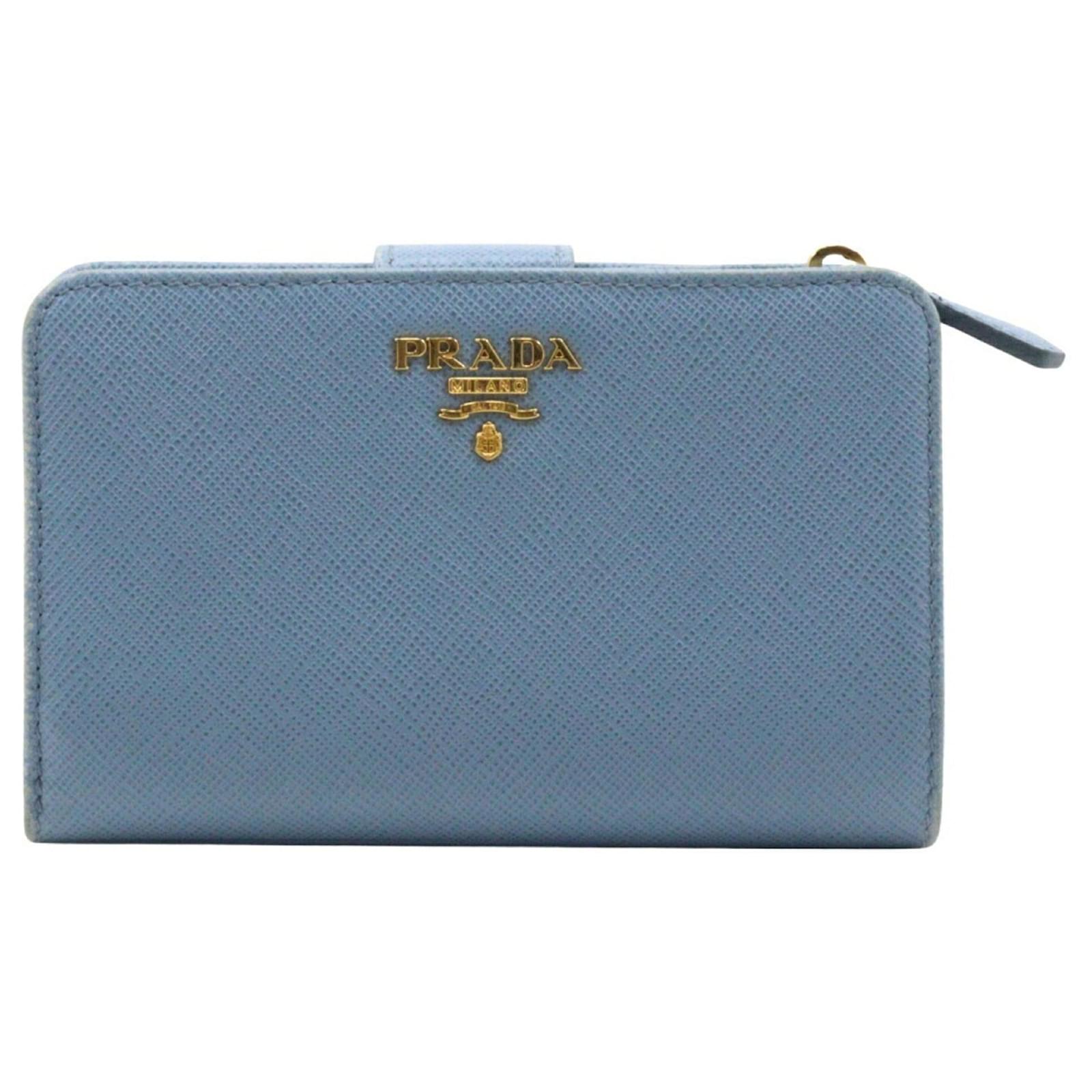 Prada Bi-Fold Wallet in Light Blue Saffiano Leather ref.2067813 - Joli Closet