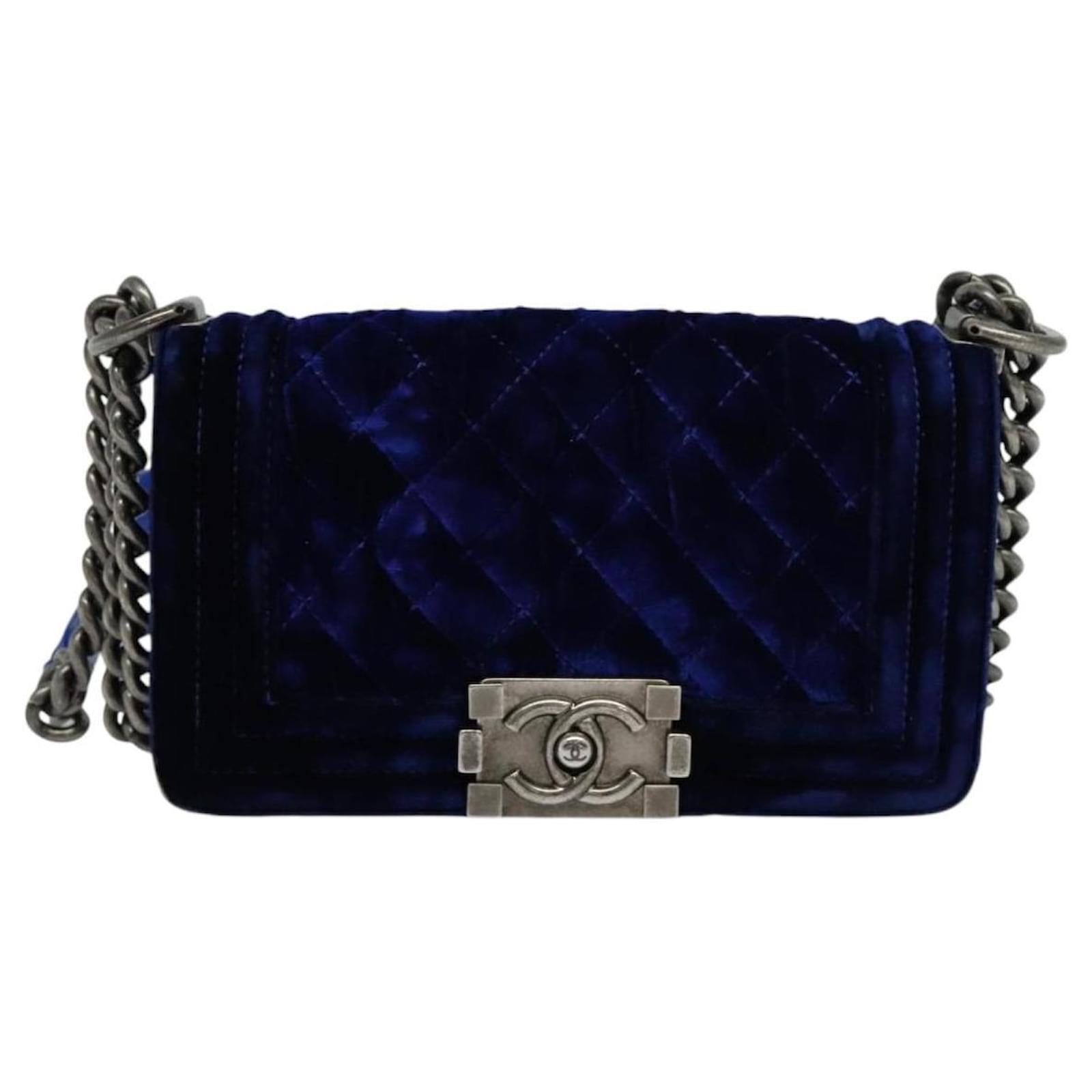 Chanel Boy Blue Velvet ref.2071339 - Joli Closet