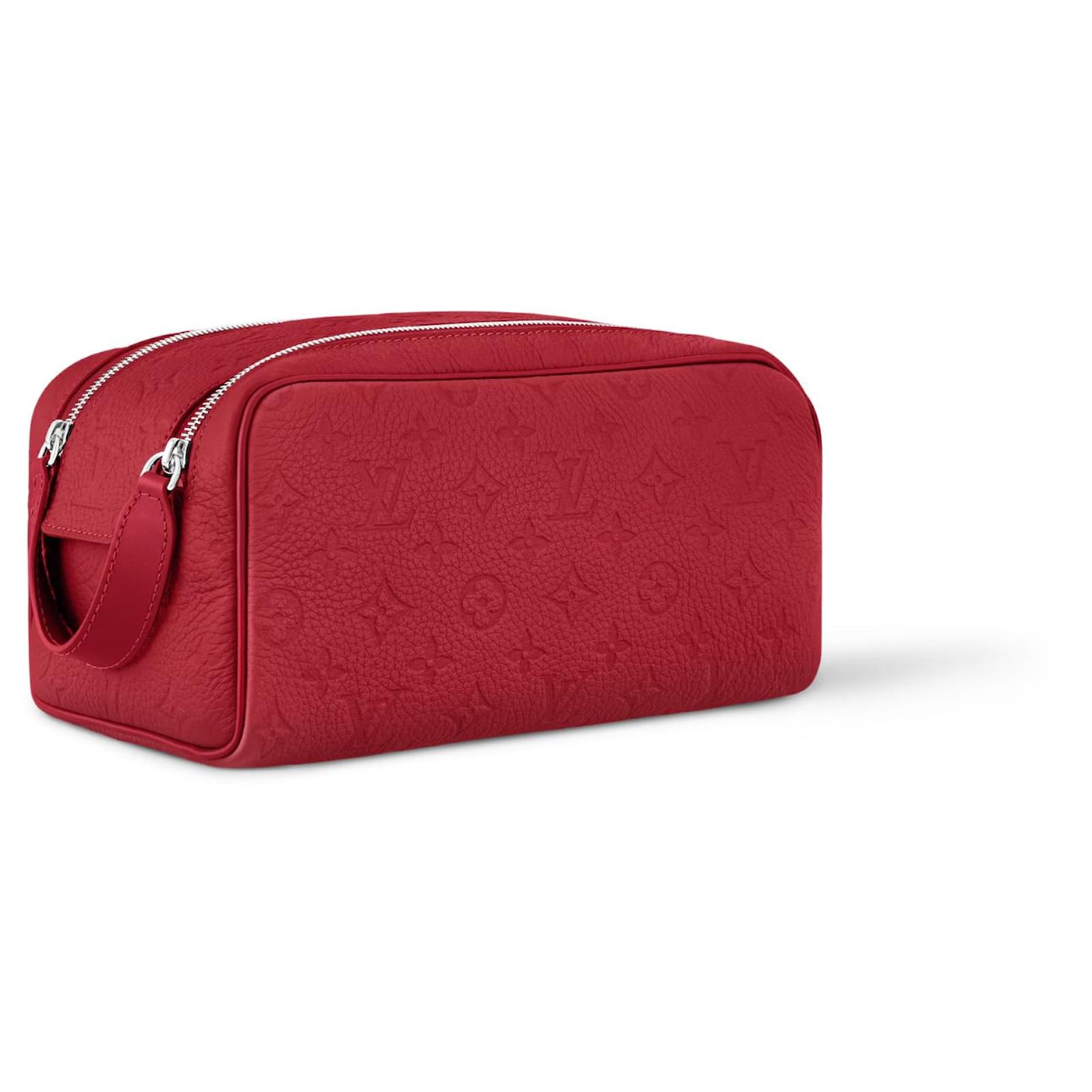 Louis Vuitton LV Dopp Kit Taurillon red Leather ref.2073023 - Joli Closet