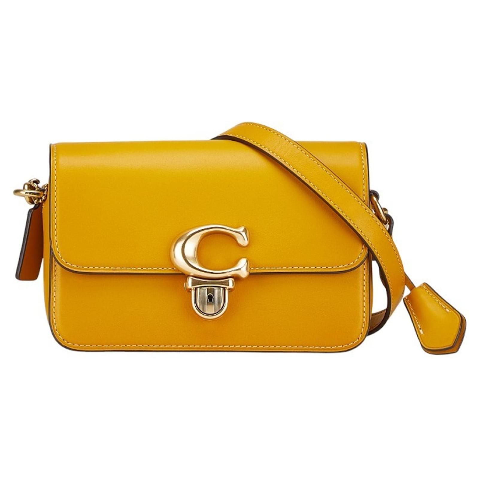 Coach Studio 19 Shoulder Bag CJ250 Yellow Leather ref.2080133 - Joli Closet