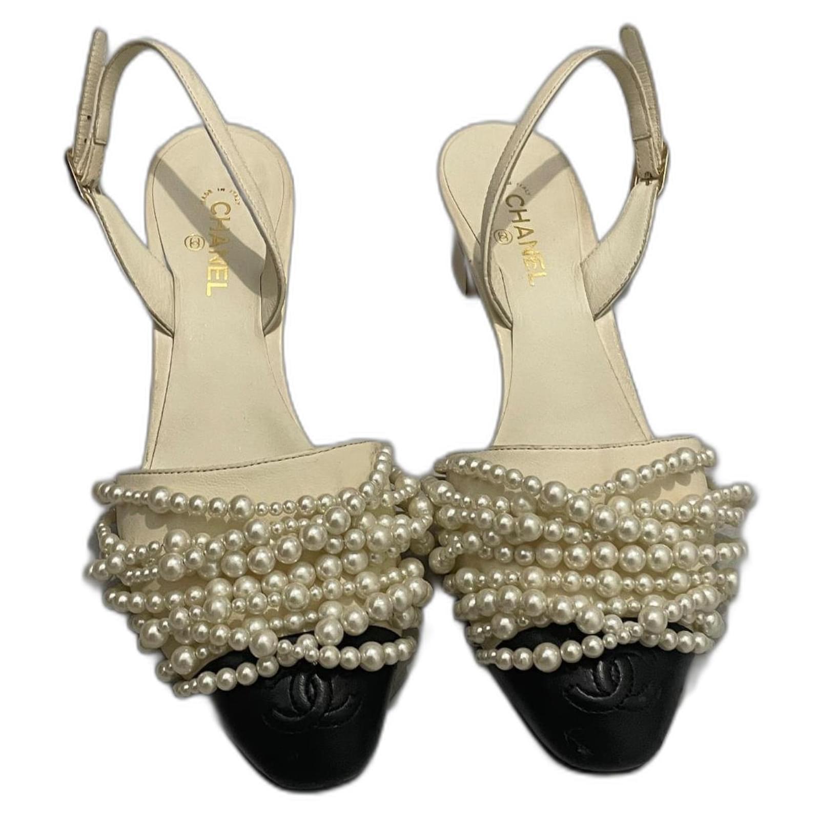 Chanel Heels Black Beige Leather ref.2089306 - Joli Closet