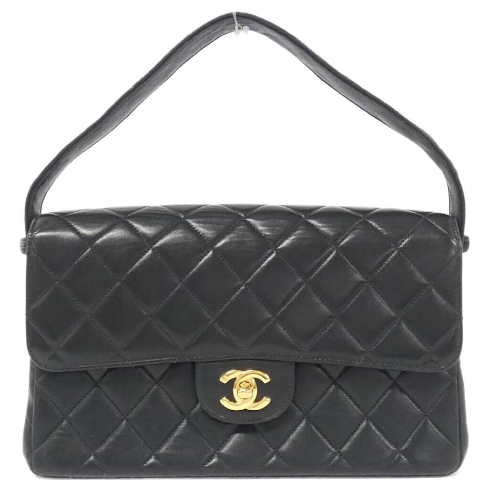 Chanel Black Handbag with Gold Hardware ref.2090743 - Joli Closet