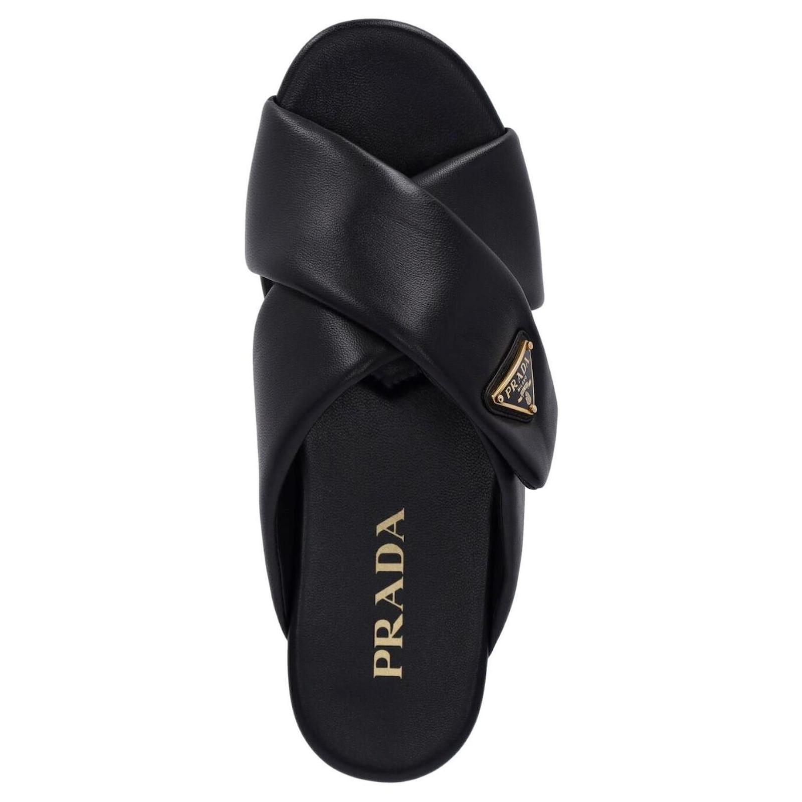 PRADA BLACK LEATHER LOGO SLIDE SANDALS ref.2100395 - Joli Closet