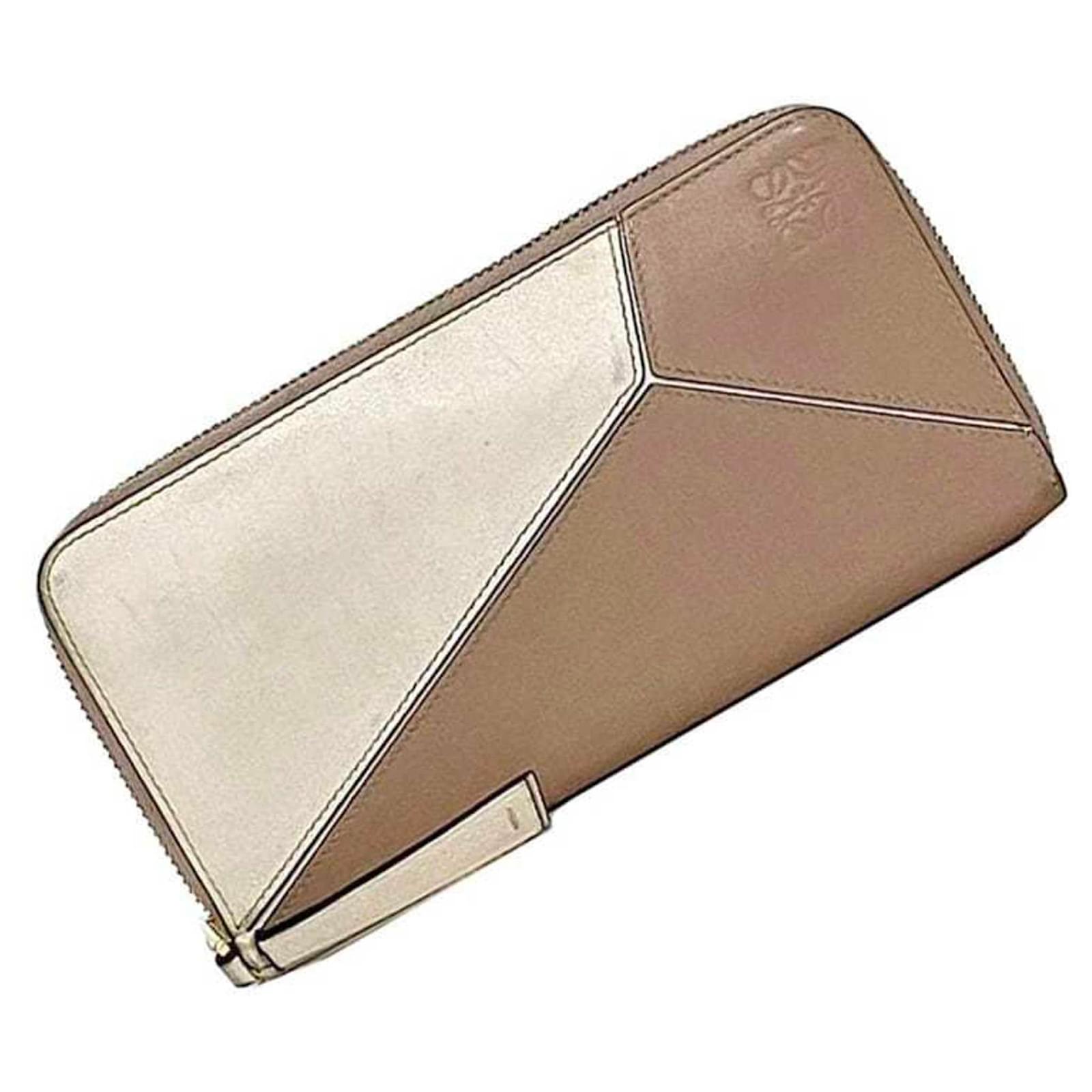 Loewe Round Long Wallet White Beige Leather ref.2113251 - Joli Closet