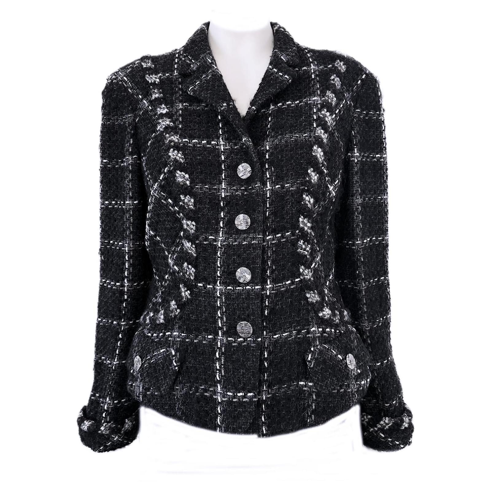 Chanel CC Buttons Black Check Tweed Jacket 40 FR ref.2120404 - Joli Closet