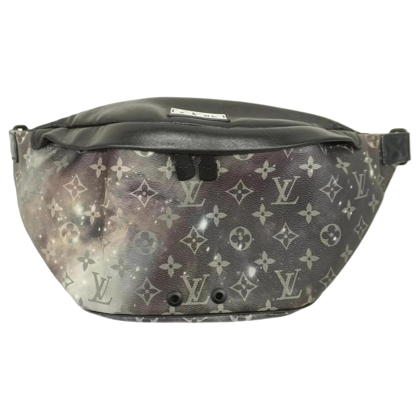 Louis Vuitton Monogram Galaxy Discovery Bum Bag Black ref.2136926 - Joli Closet