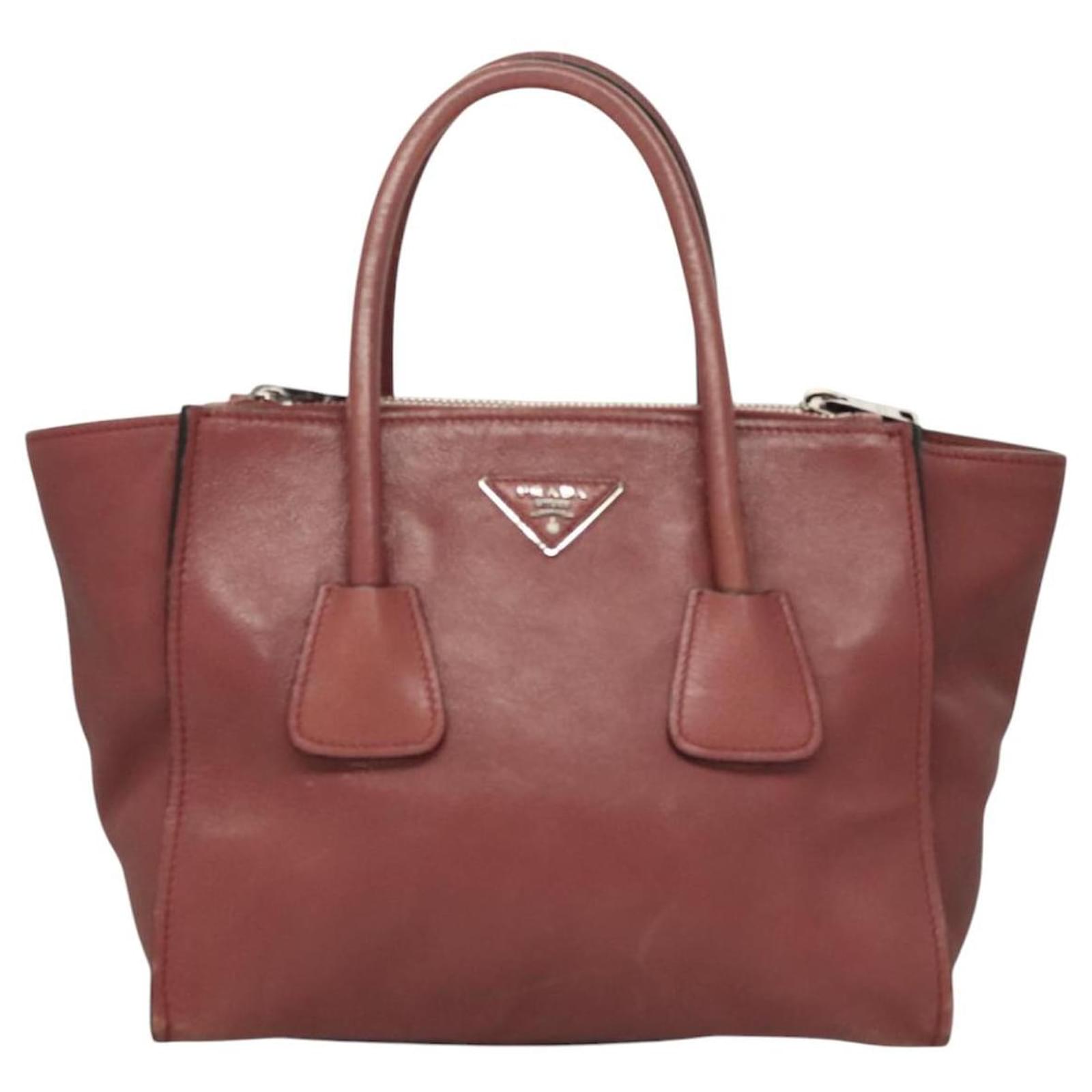 Prada Twin Pocket Dark red Leather ref.2141144 - Joli Closet