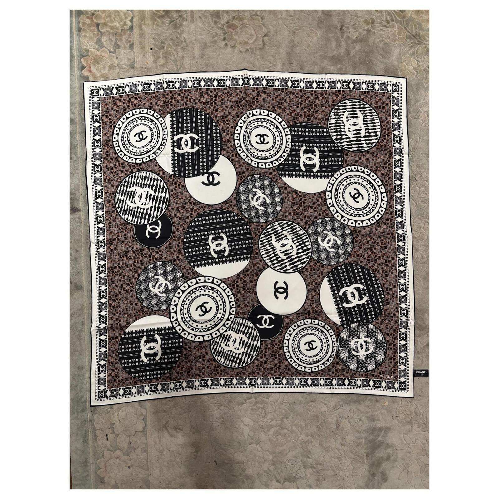 CHANEL Scarves T. Silk Brown ref.2144813 - Joli Closet