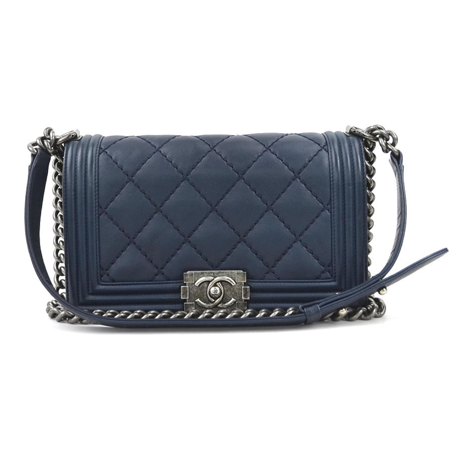 Chanel Boy Navy blue Leather ref.2167323 - Joli Closet