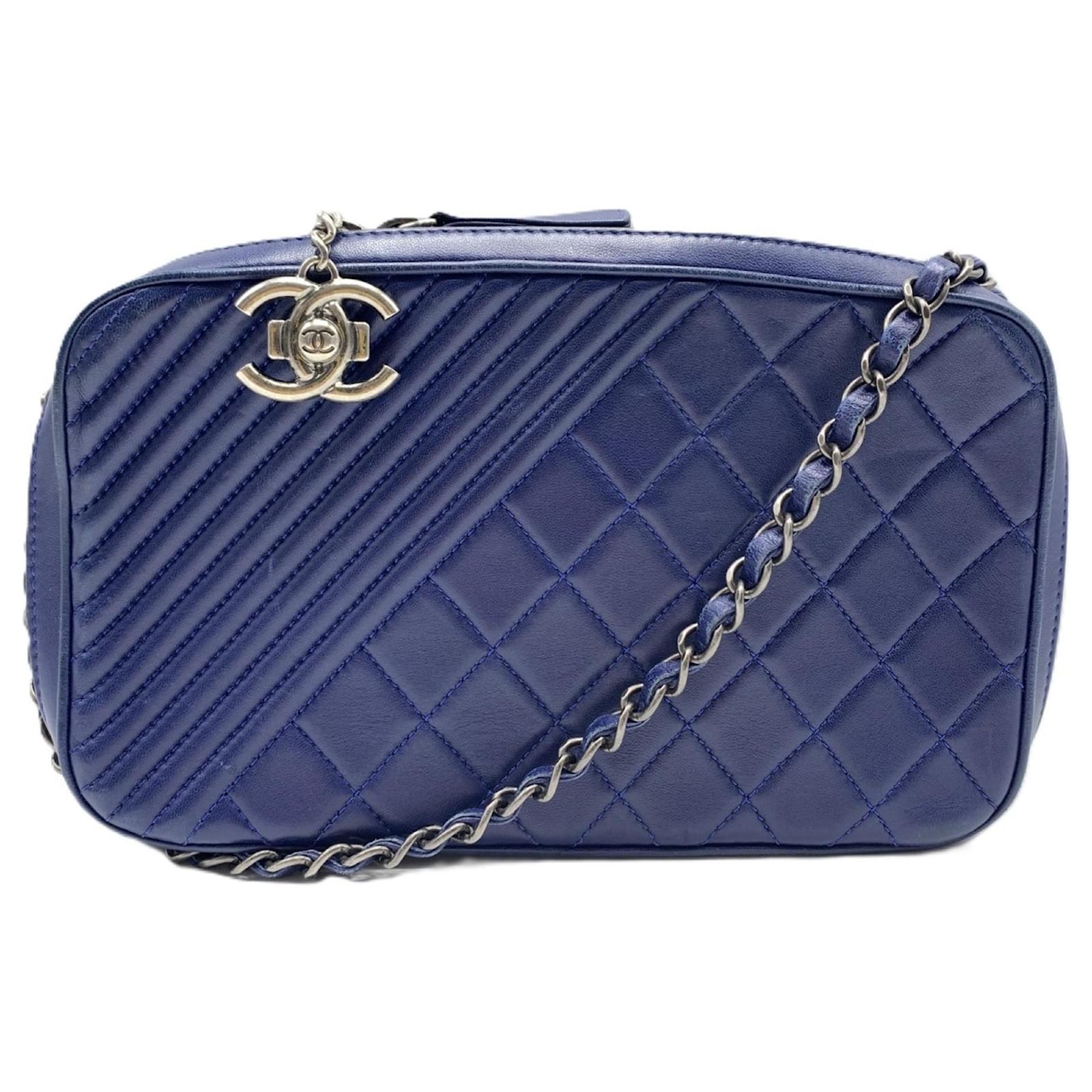 Chanel Boy Camera Bag Navy blue Leather ref.2195297 - Joli Closet