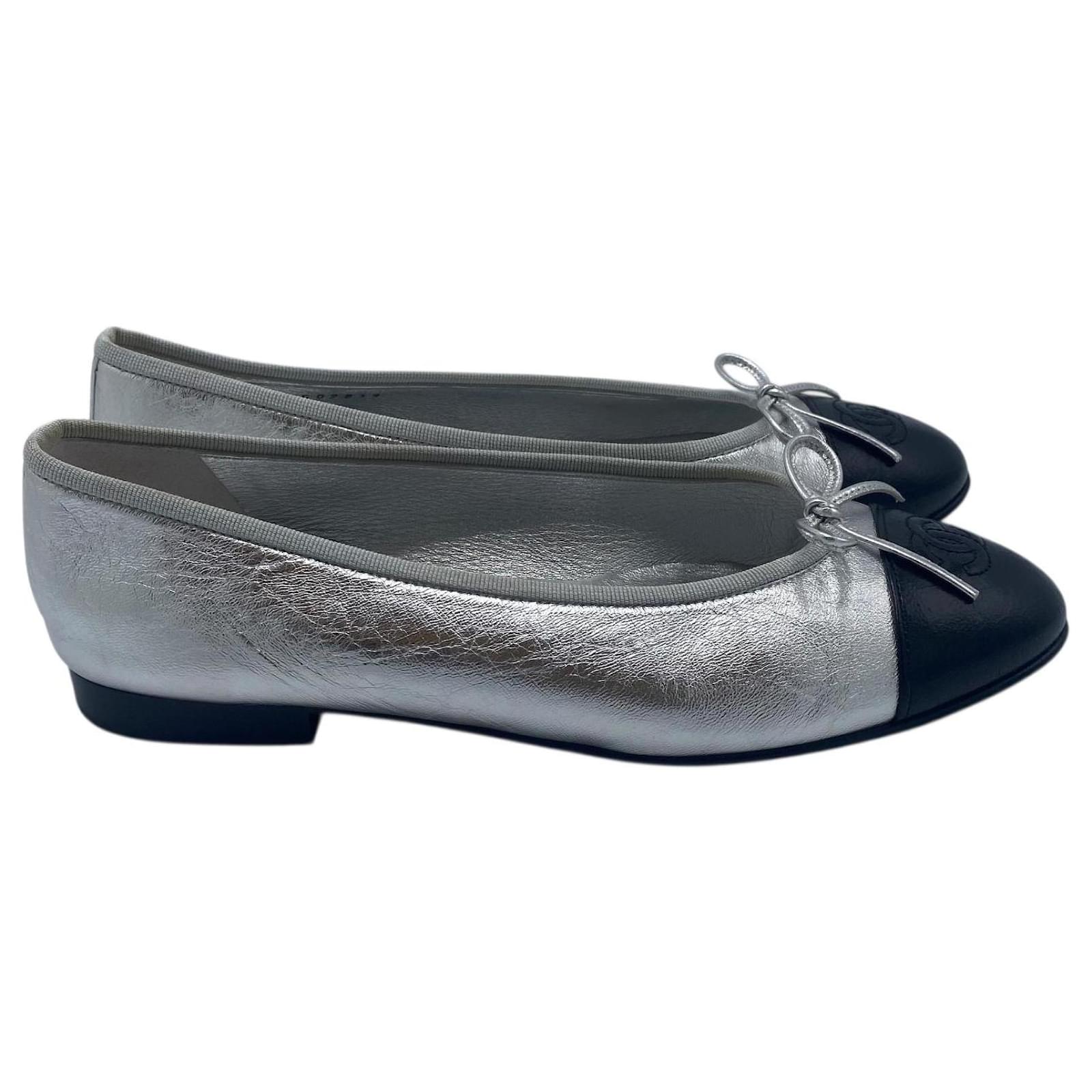 Chanel Metallic Silver Black CC Cap Toe Bow Ballet Flats EU 38 Silvery Leather ref.2203667 ...