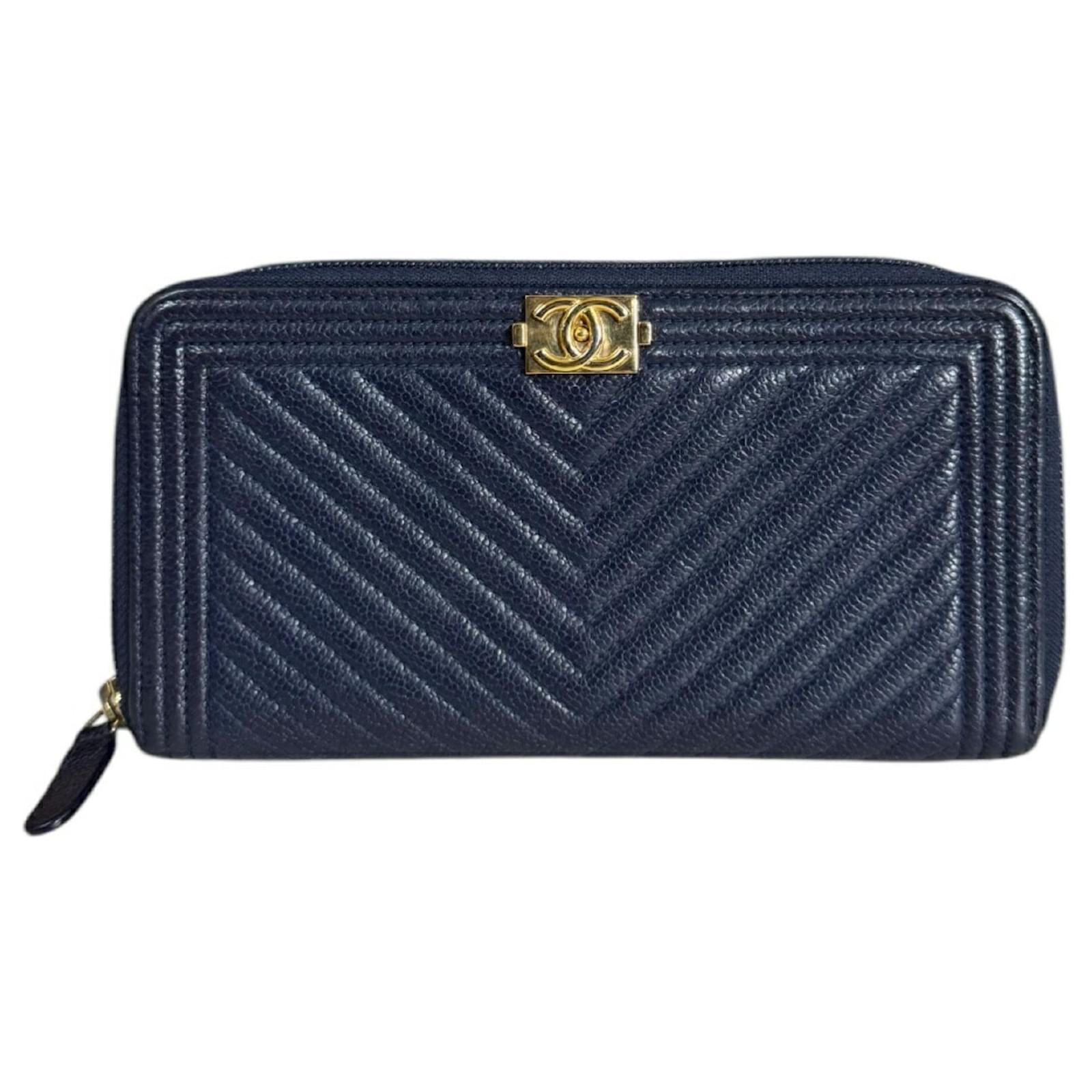 Chanel Boy Long Wallet in Navy Leather Navy blue ref.2203729 - Joli Closet
