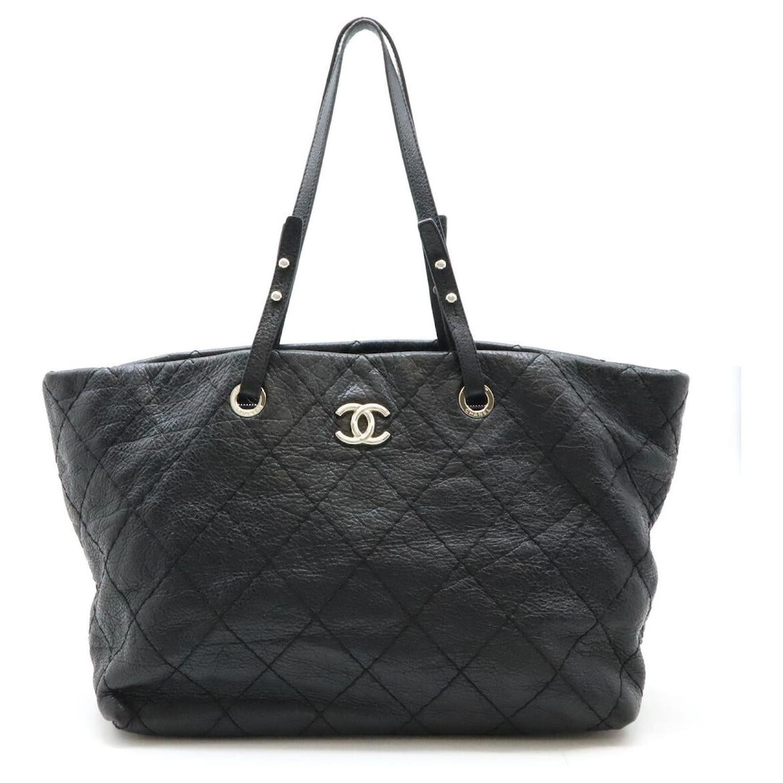 Chanel On the Road Leather 2way Bag Black ref.2216876 - Joli Closet