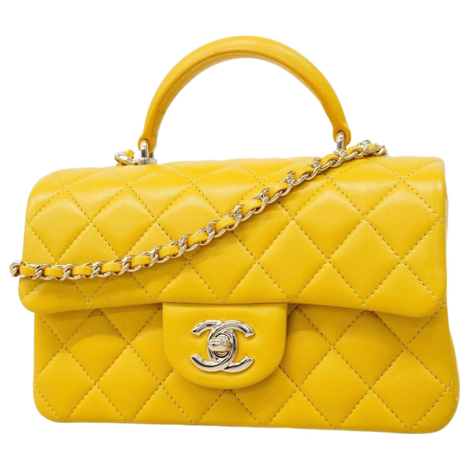 Chanel Yellow Lambskin Shoulder Bag Leather ref.2253950 - Joli Closet