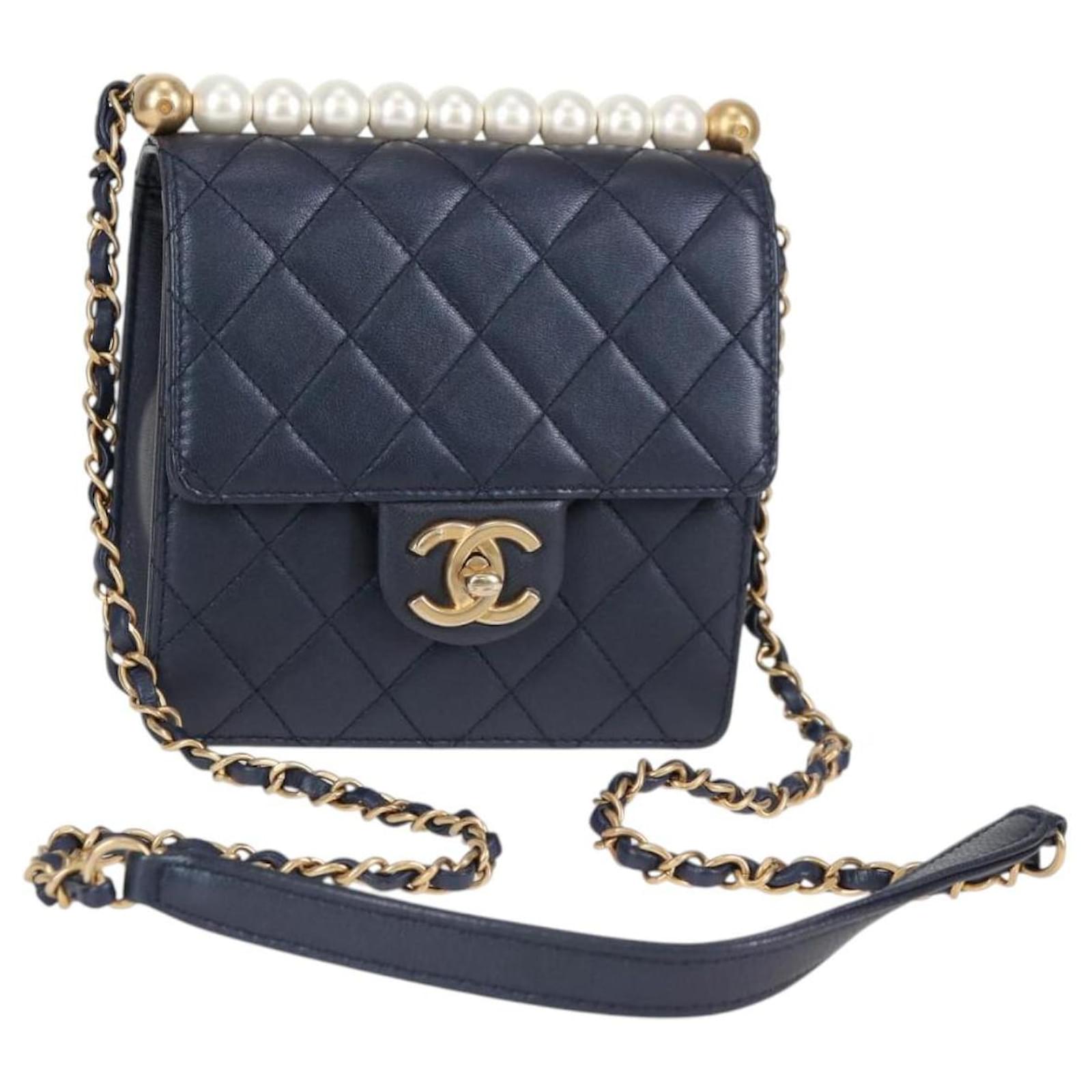 CHANEL Matelasse Chain Shoulder Bag Leather Navy Gold CC Auth MX366AV ...