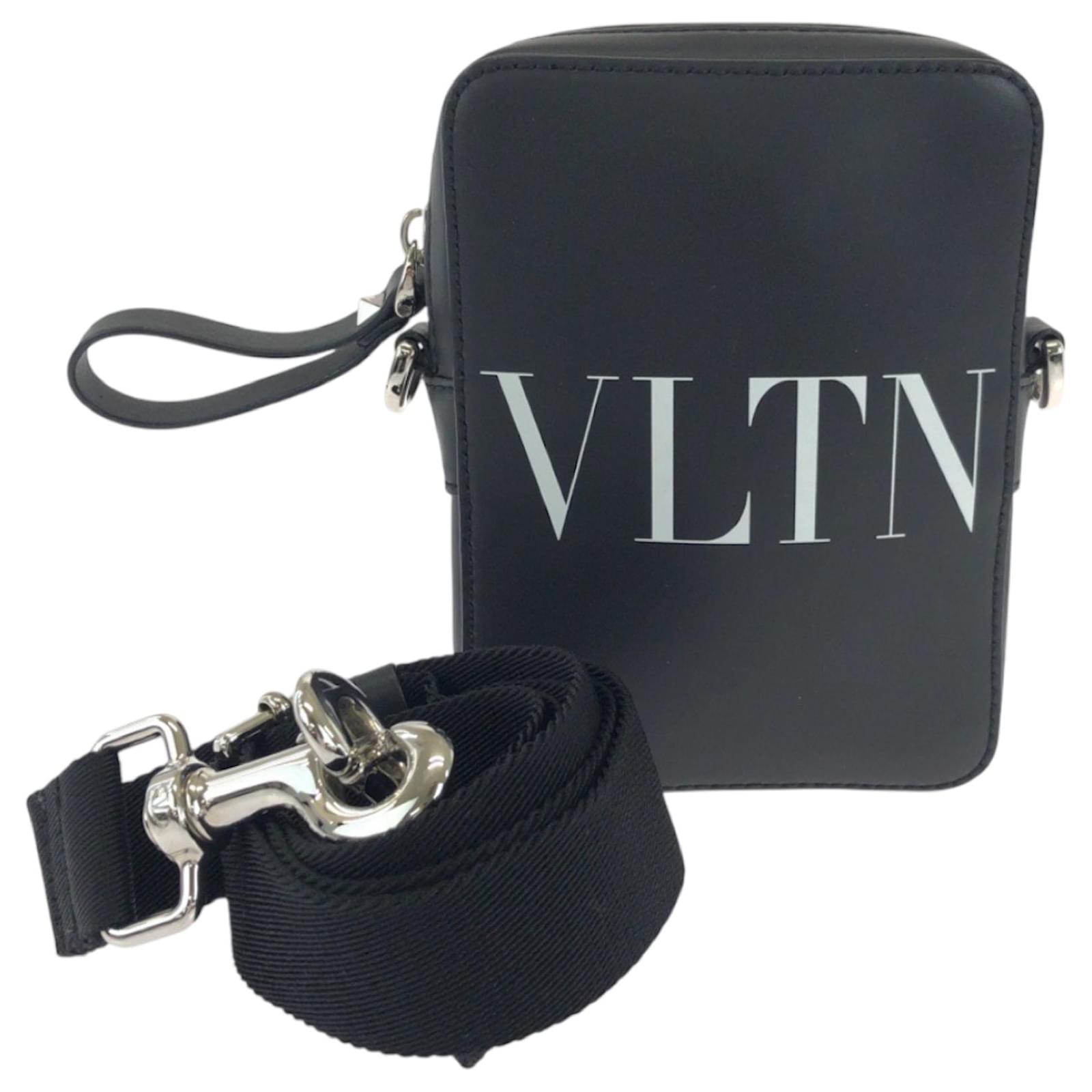 Valentino VLTN Logo Leather Shoulder Bag Black White ref.2293551 - Joli ...