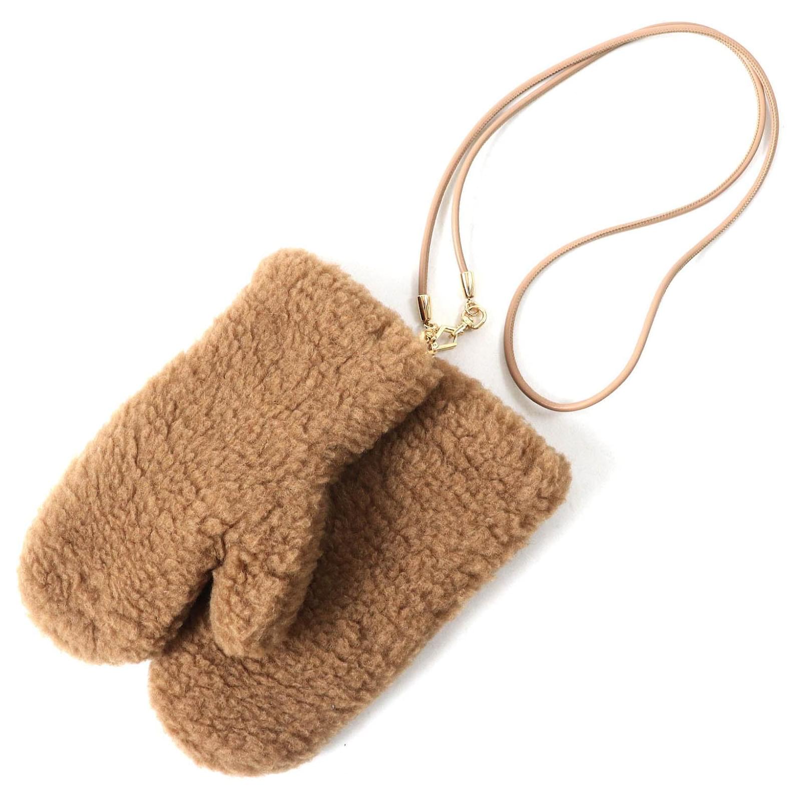 Max Mara Camel Silk Teddy Bear Mittens Brown Wool ref.2298358 - Joli Closet