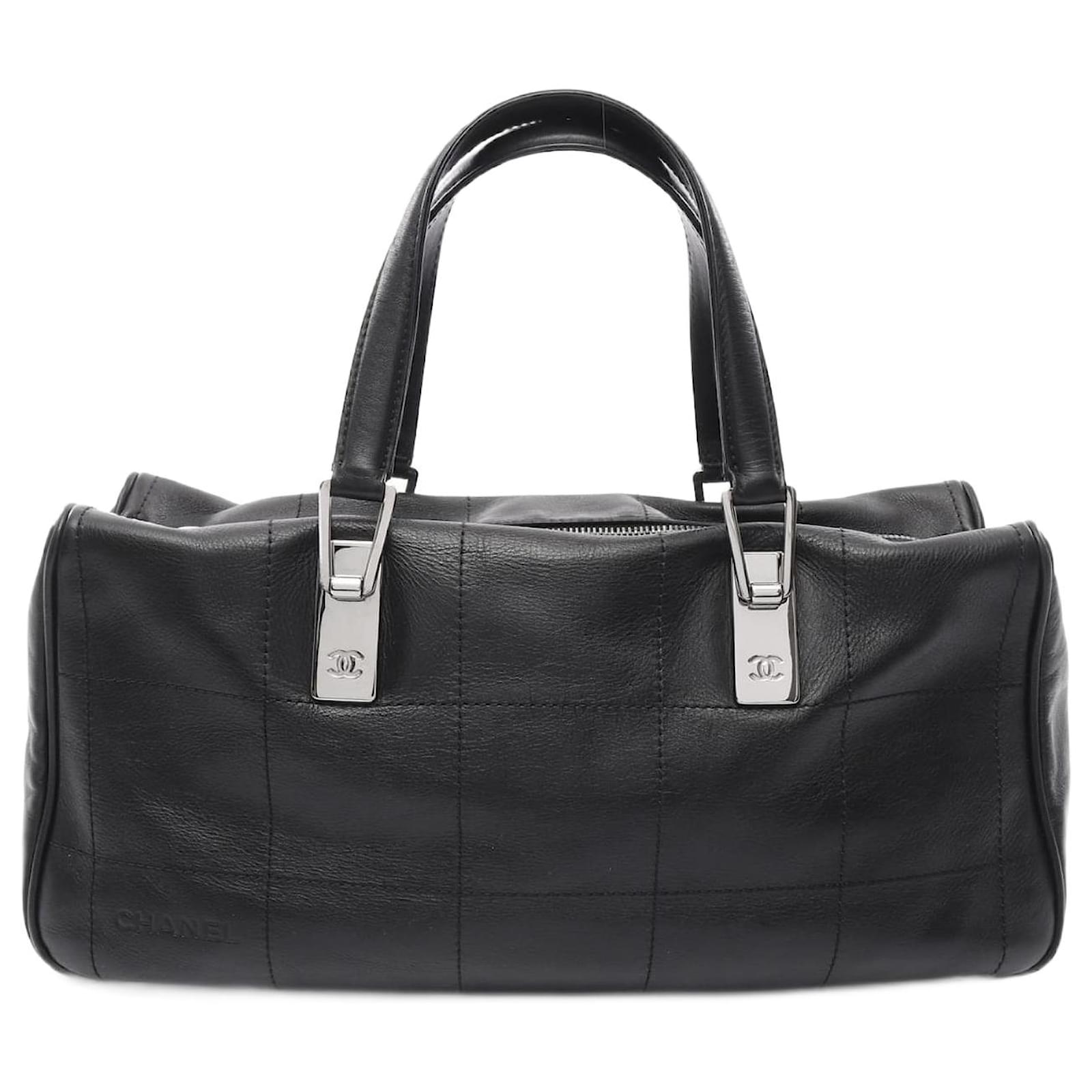 Chanel Chocolate Bar Handbag Black Leather ref.2301431 - Joli Closet