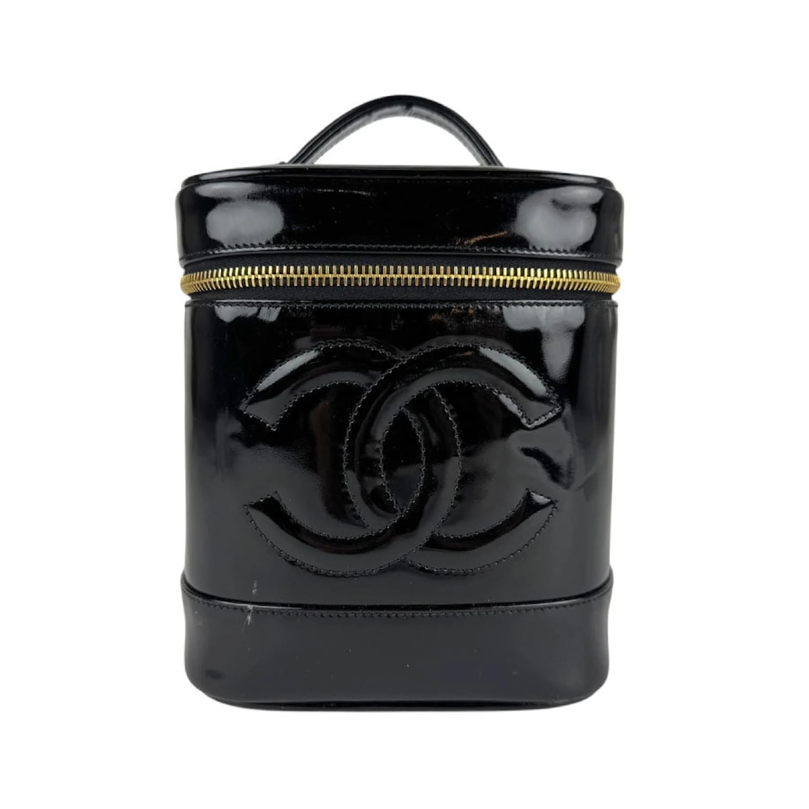 Chanel Black Patent Leather Vanity Handbag ref.2303108 - Joli Closet