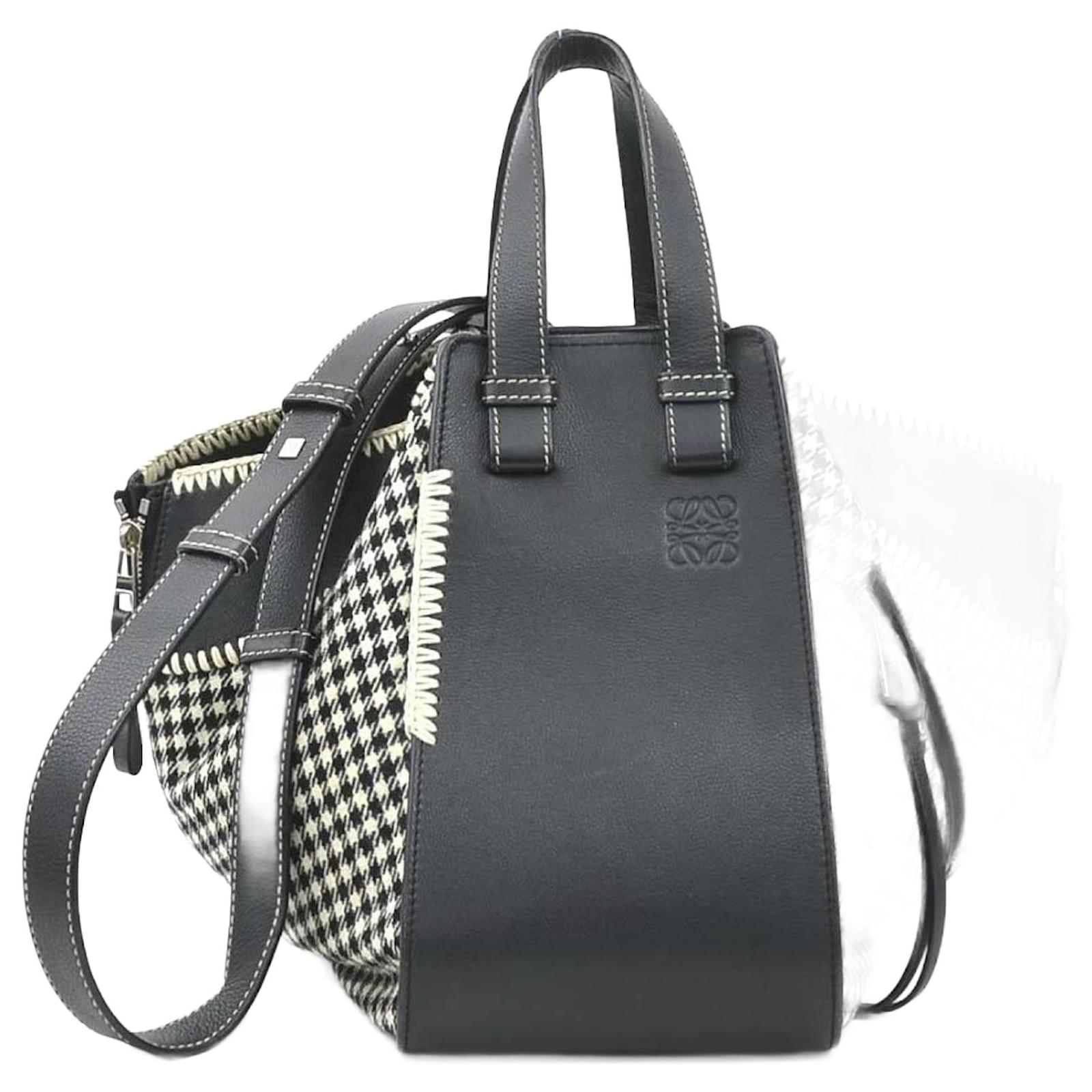 Loewe Hammock Small Leather Handbag Black Cream ref.2325127 - Joli Closet
