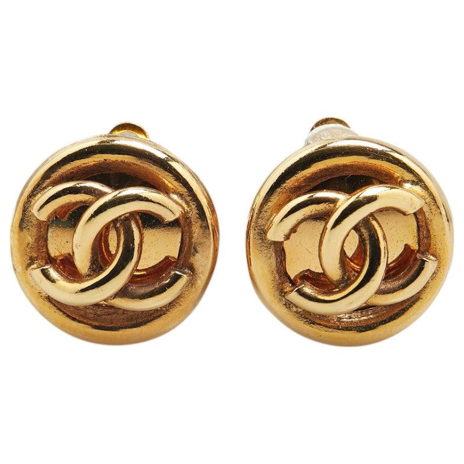 Chanel Coco Mark Earrings Golden Metal Gold-plated ref.2369712 - Joli ...