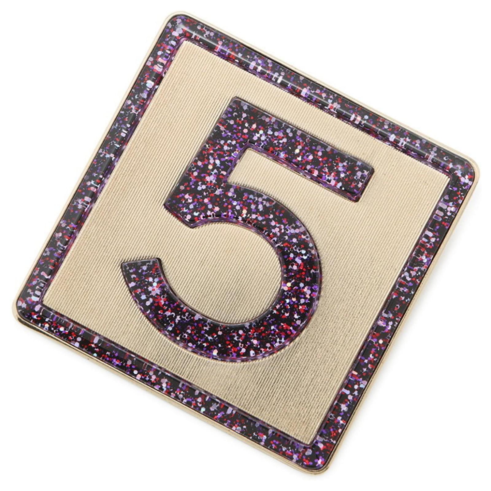 Chanel Number 5 Golden Metal ref.2402363 - Joli Closet