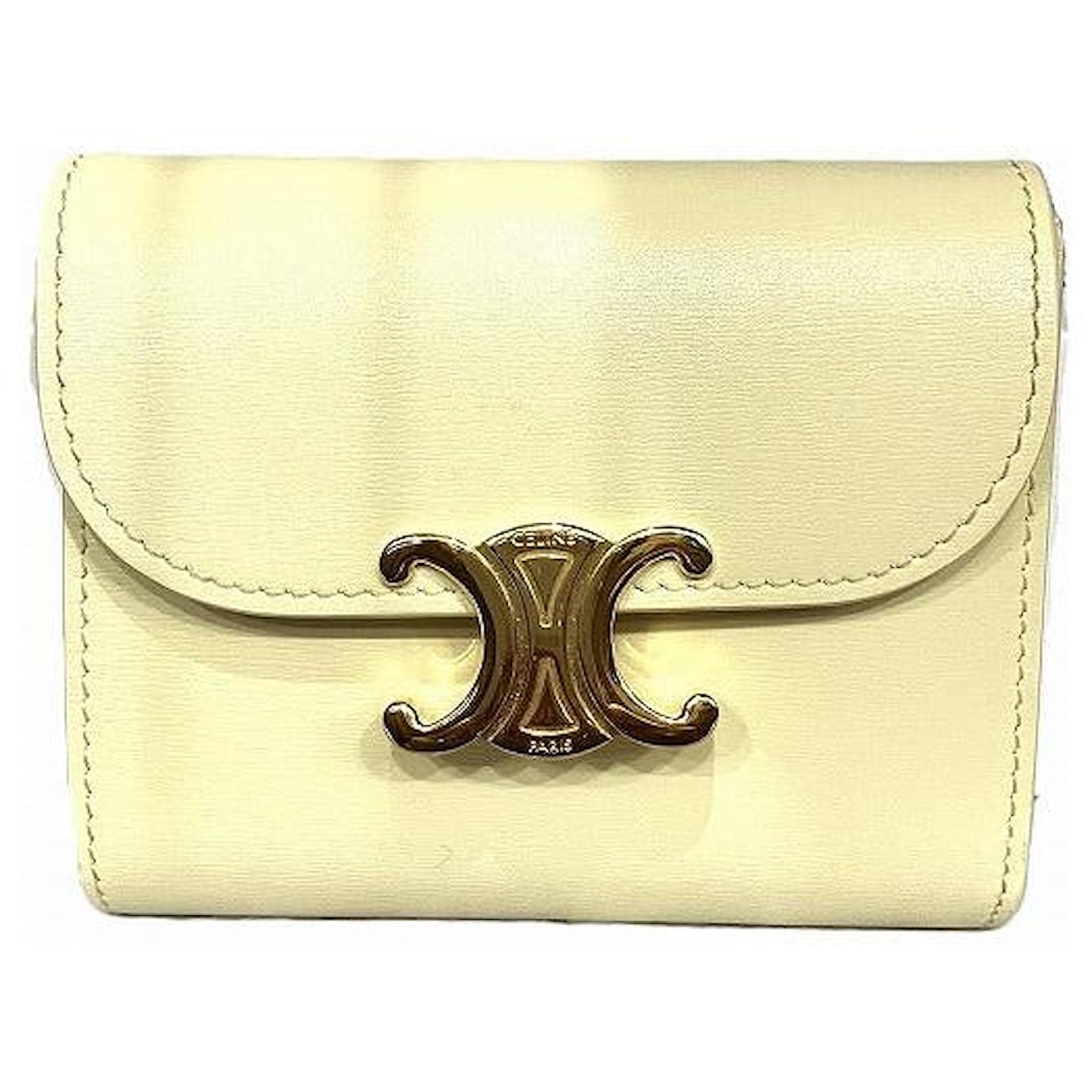 Céline Celine Triomphe Trifold Wallet Yellow Leather ref.2412214 - Joli ...