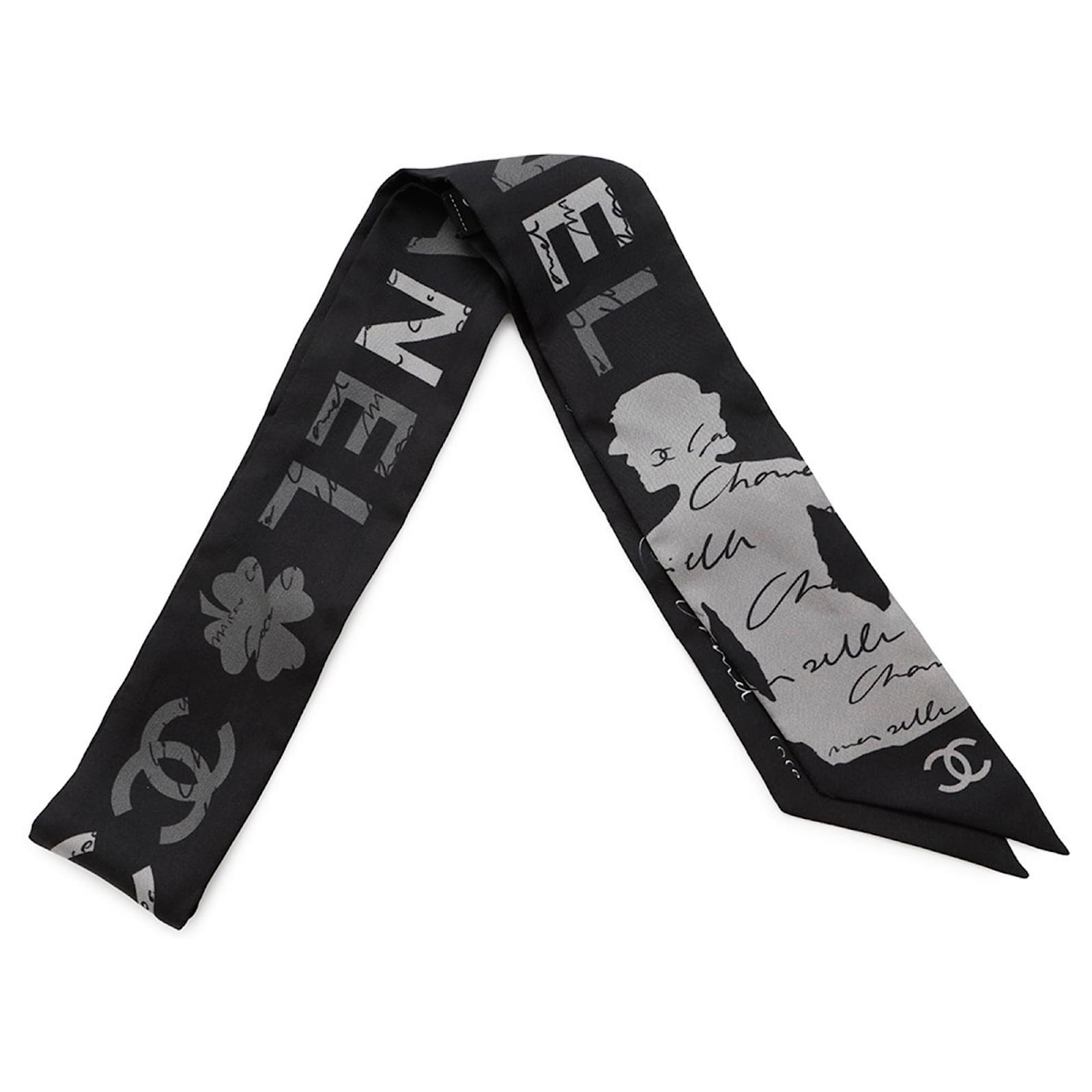 Chanel Coco Mark No. 5 Clover Silk Scarf Brown Black ref.2441128 - Joli ...