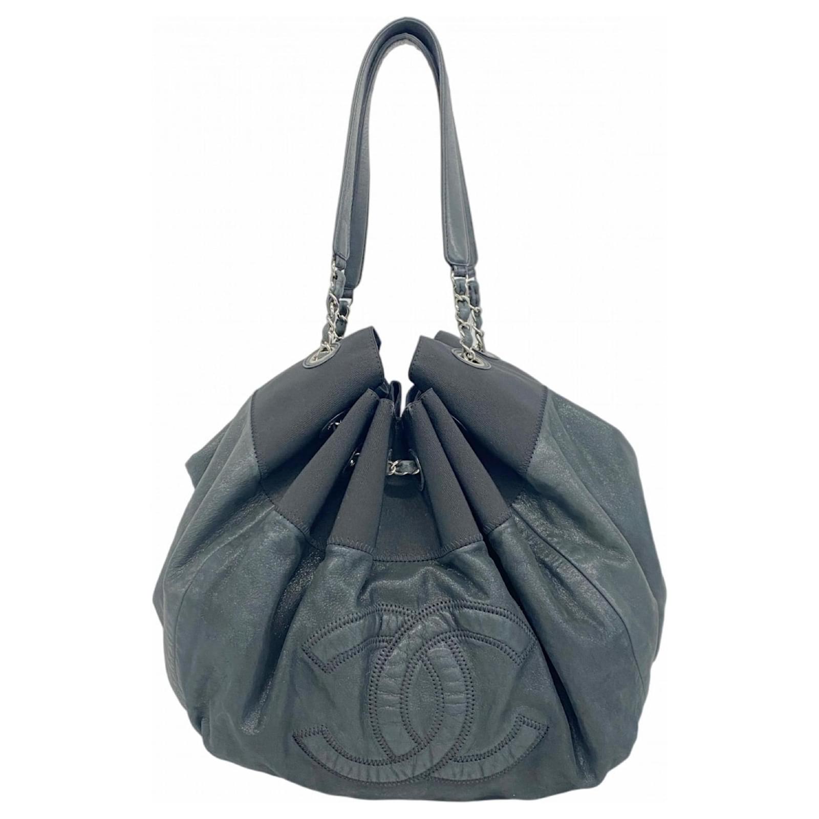 Chanel Coco Cabas Shoulder Bag Black Leather ref.2445353 - Joli Closet