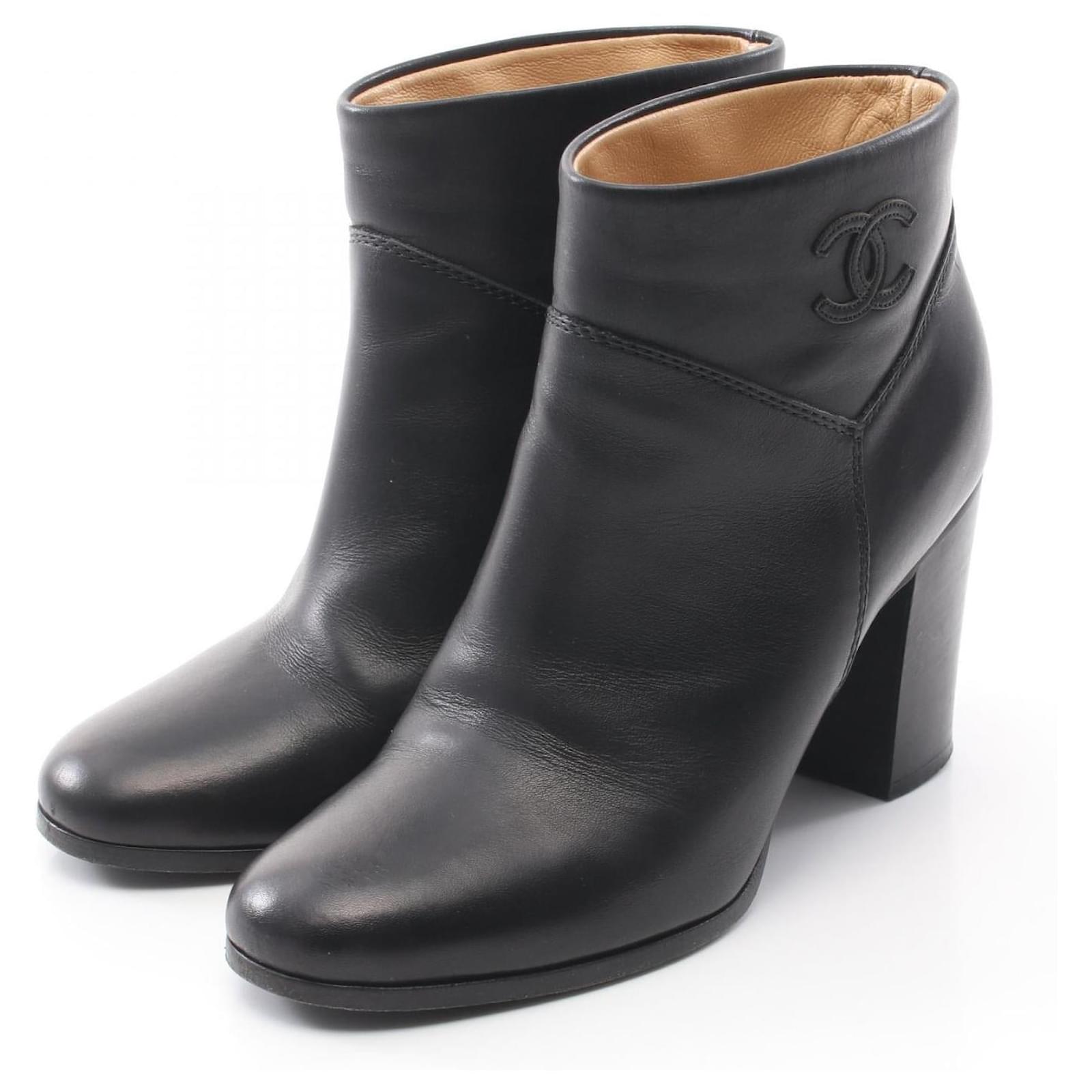 Timeless Chanel Coco Mark Leather Boots Black ref.2460706 - Joli Closet
