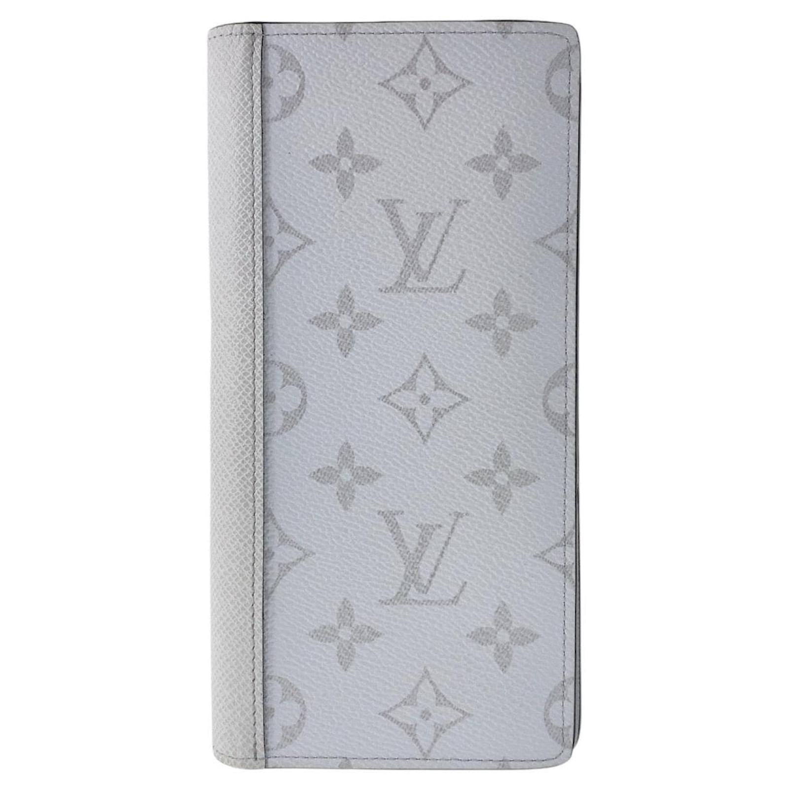 Louis Vuitton Taigarama Long Wallet White Cloth ref.2466298 - Joli Closet