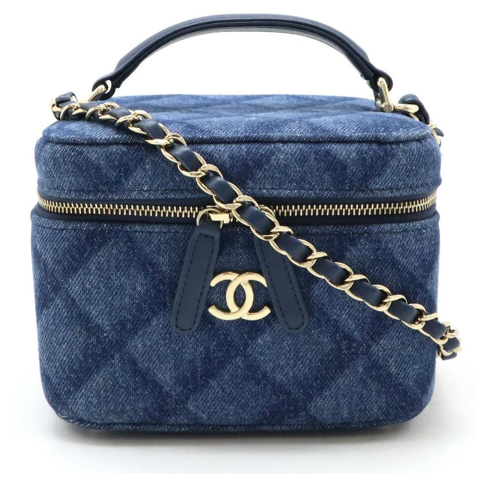 Chanel Denim Matelasse Chain Vanity Bag Blue ref.2472927 - Joli Closet