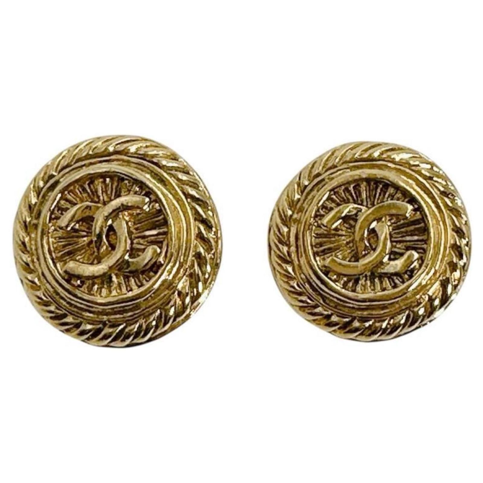 Chanel Logo CC Golden Metal ref.2482187 - Joli Closet