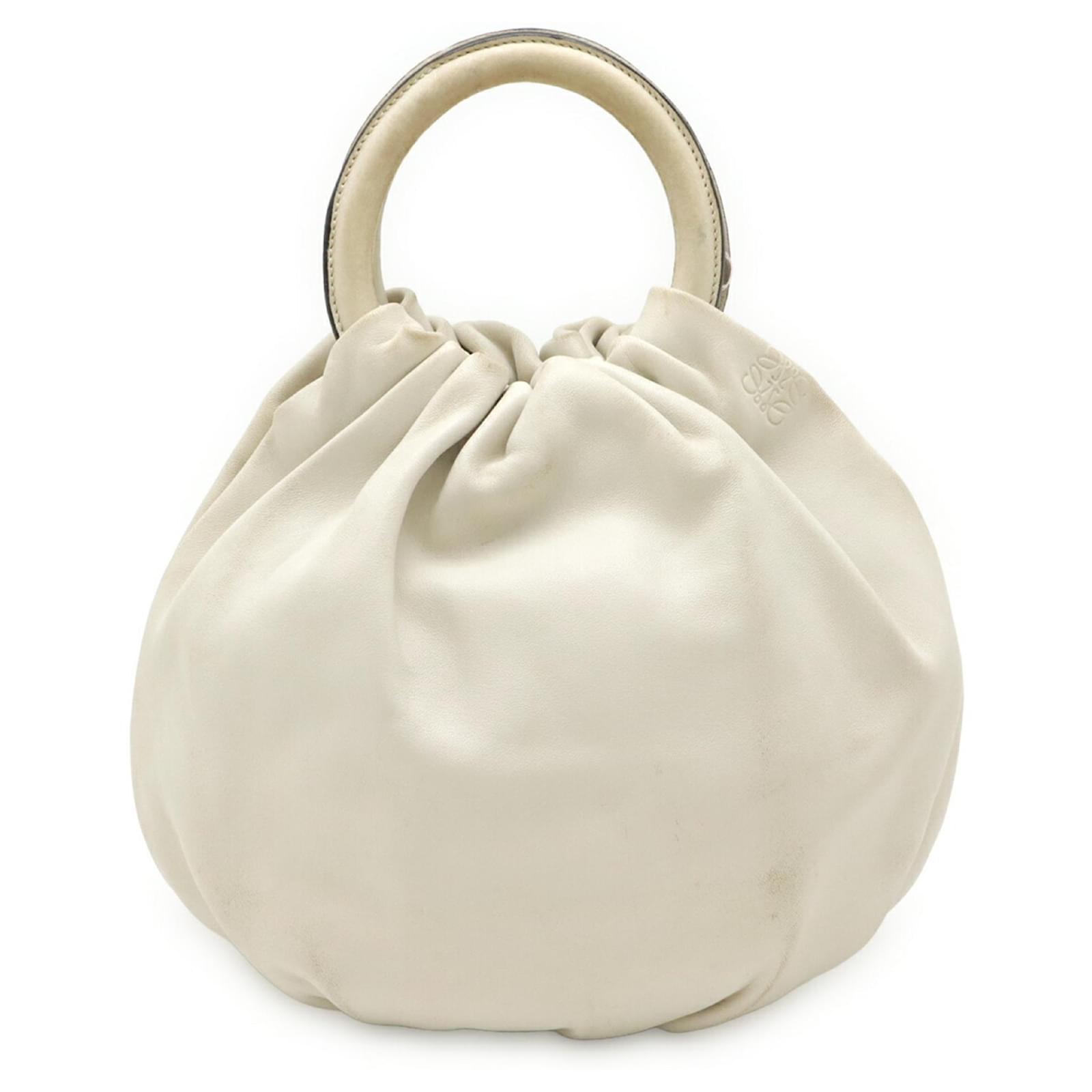 Loewe Anagram Bounce Bag Cream Leather ref.2494072 - Joli Closet