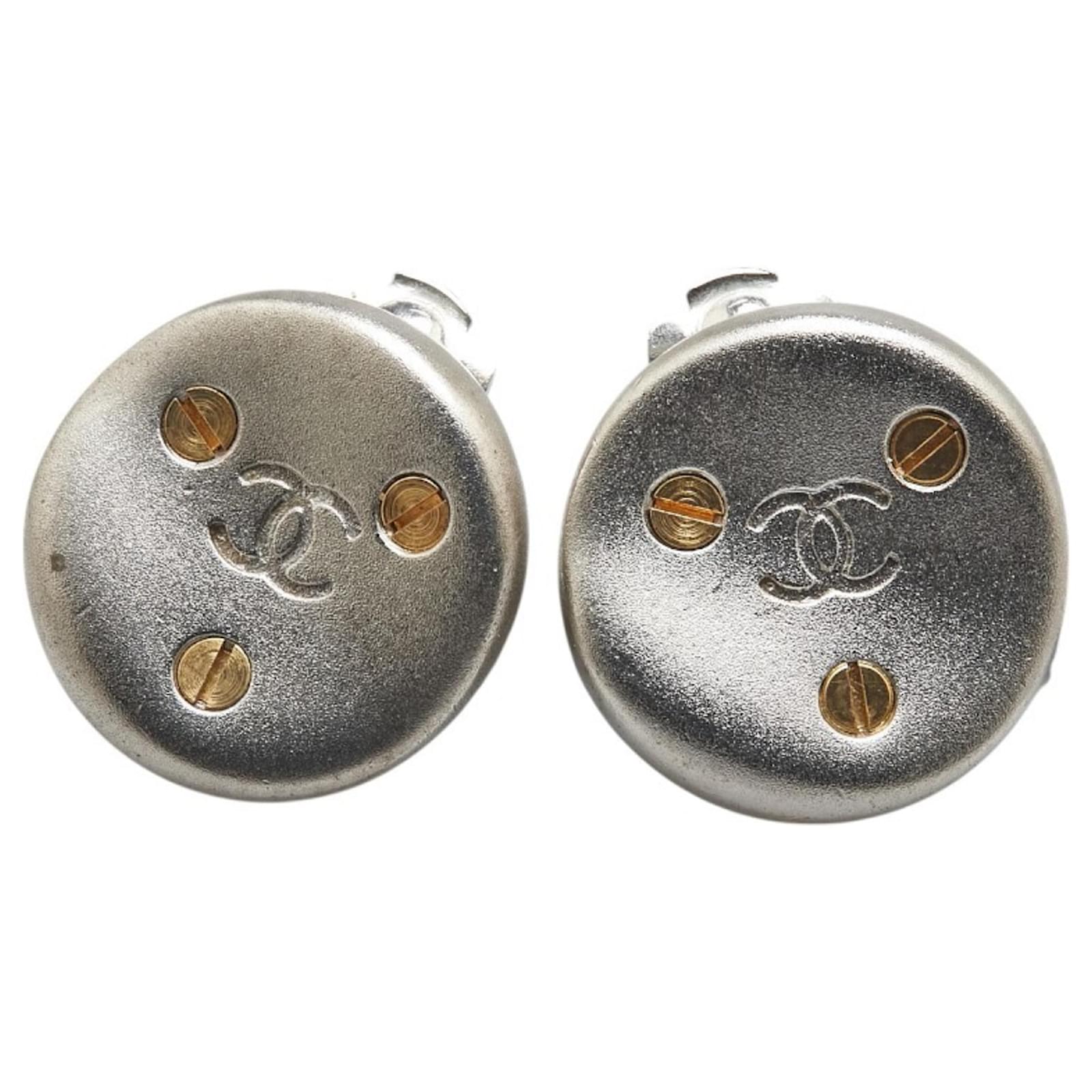 Chanel Coco Mark Round Clip Earrings Silvery Metal ref.2499363 - Joli ...