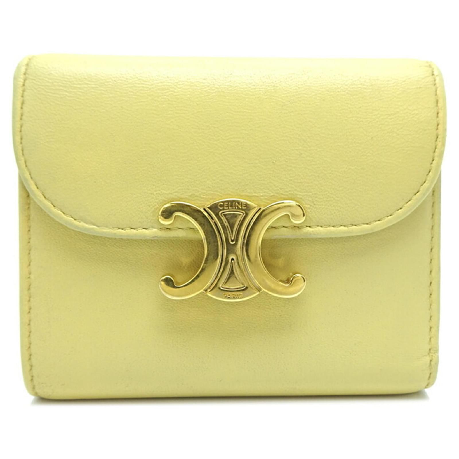 Céline Celine Triomphe Compact Wallet Yellow Leather ref.2506044 - Joli ...