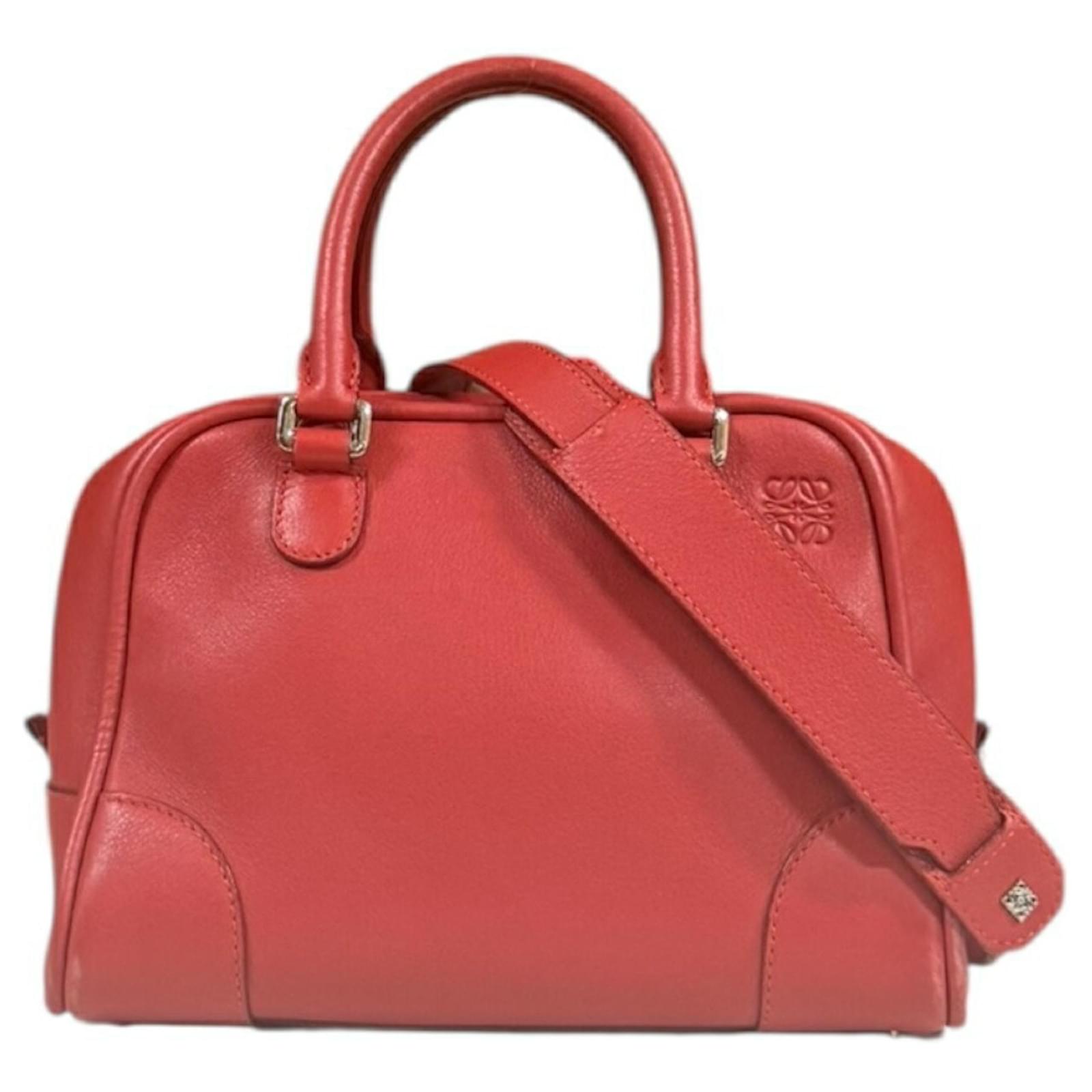 Loewe Amazona 75 Small Shoulder Bag in Red Leather ref.2525038 - Joli ...