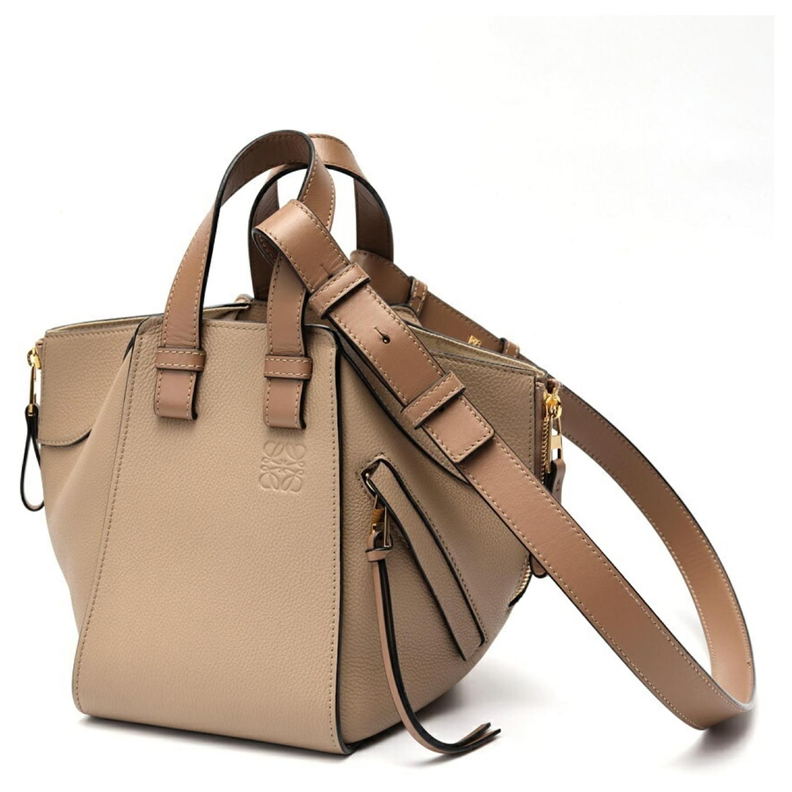 Loewe Hammock Bag Compact in Sand Leather ref.2529725 - Joli Closet