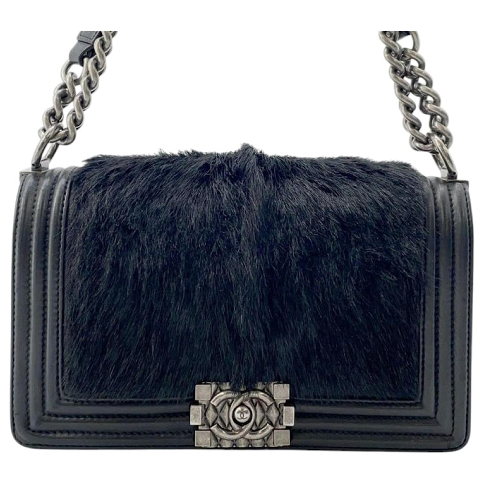 Chanel Black Old Medium Fur Boy Flap ref.2536060 - Joli Closet