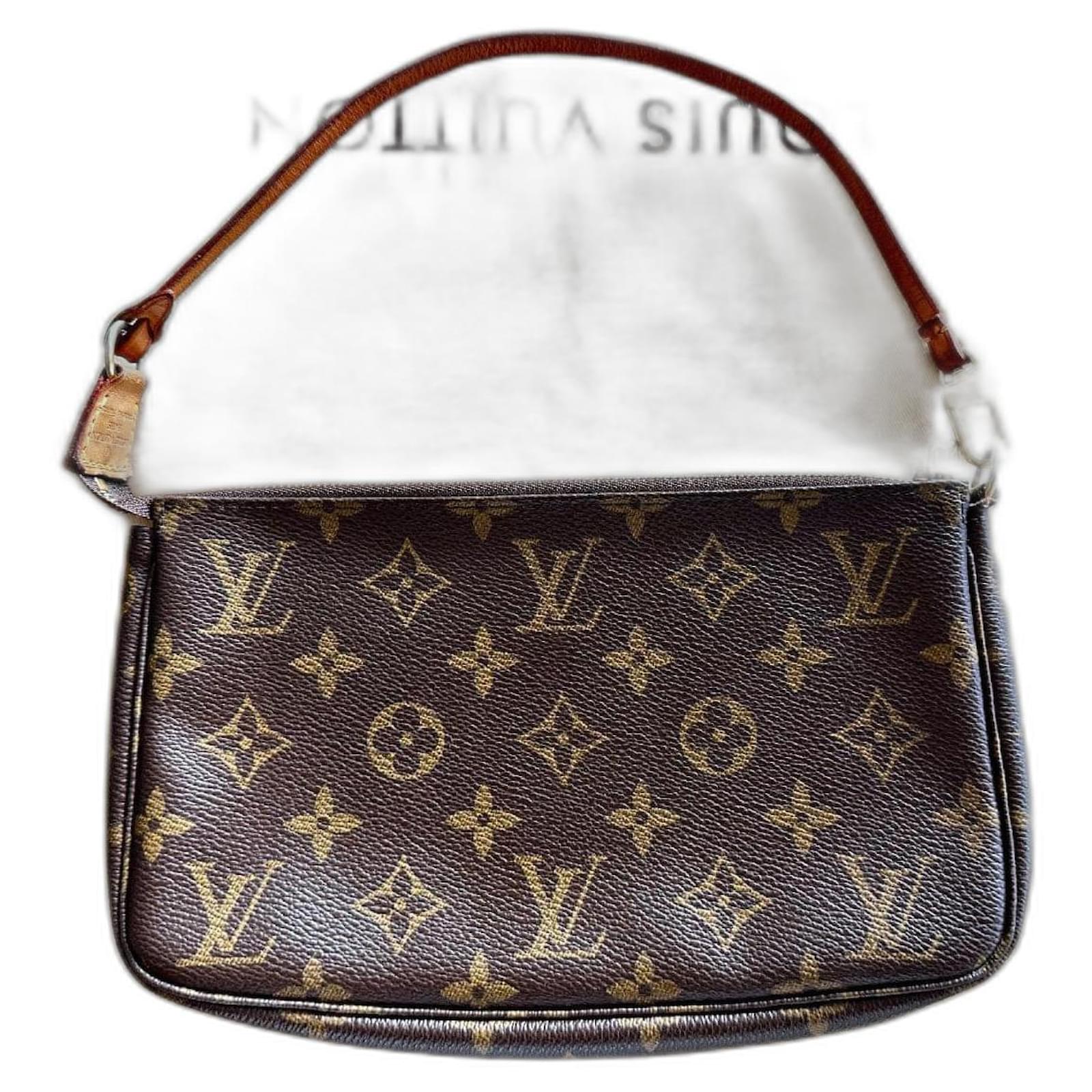 Louis Vuitton Accessory pouch Monogram Cloth ref.2540801 - Joli Closet