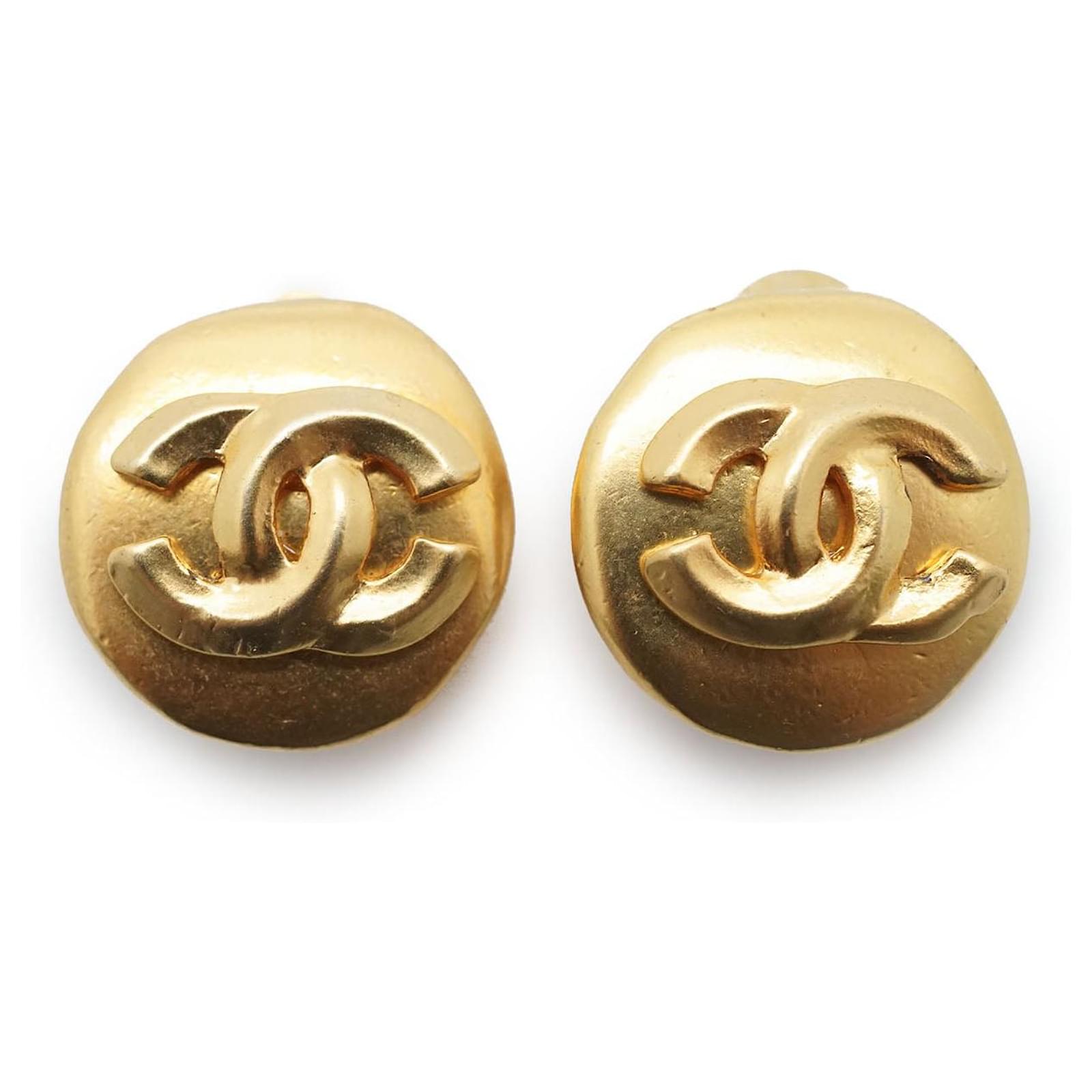 Chanel CC Logo Round Clip-On Earrings GP Golden Gold-plated ref.2542050 ...