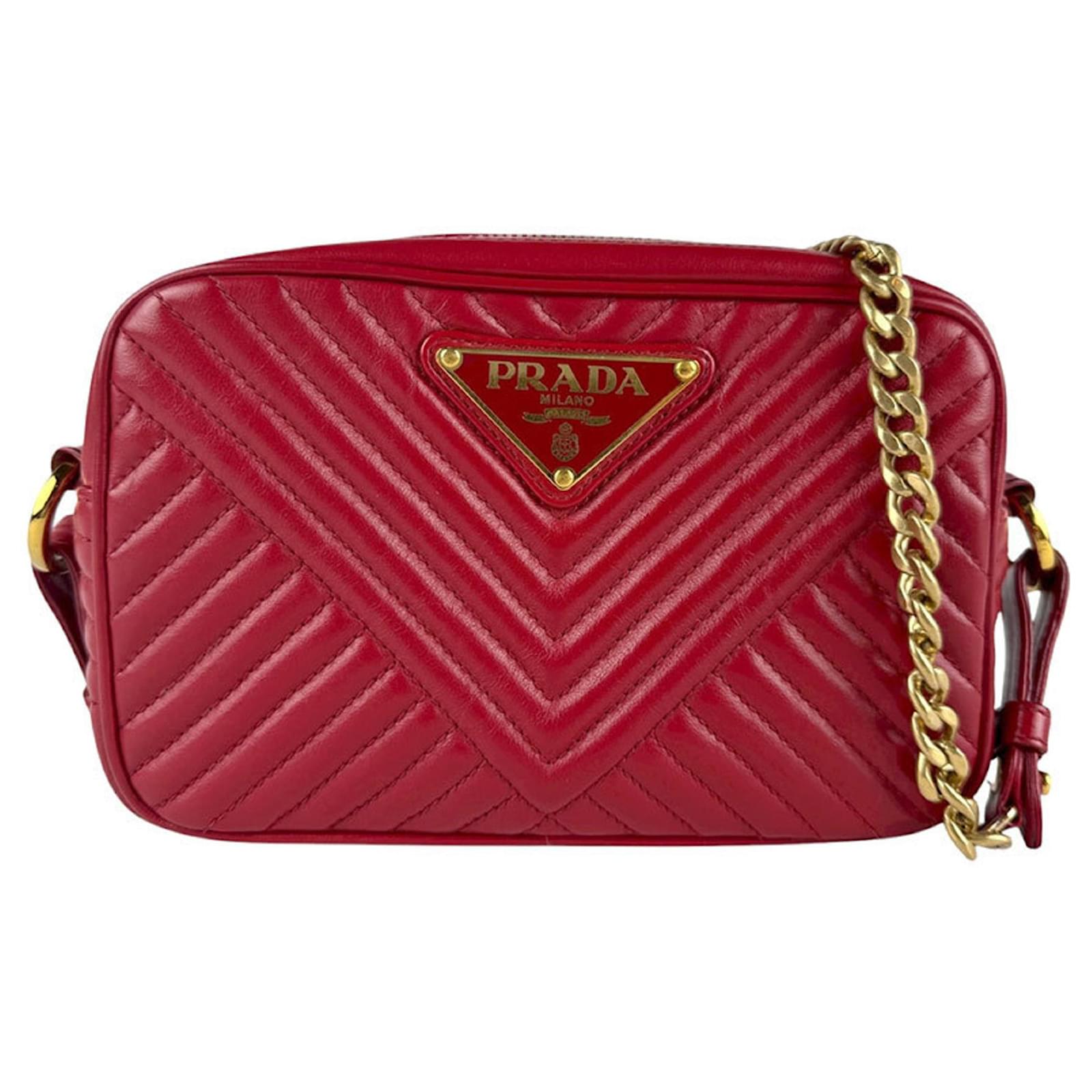 Prada Red Leather Shoulder Bag ref.2550504 - Joli Closet