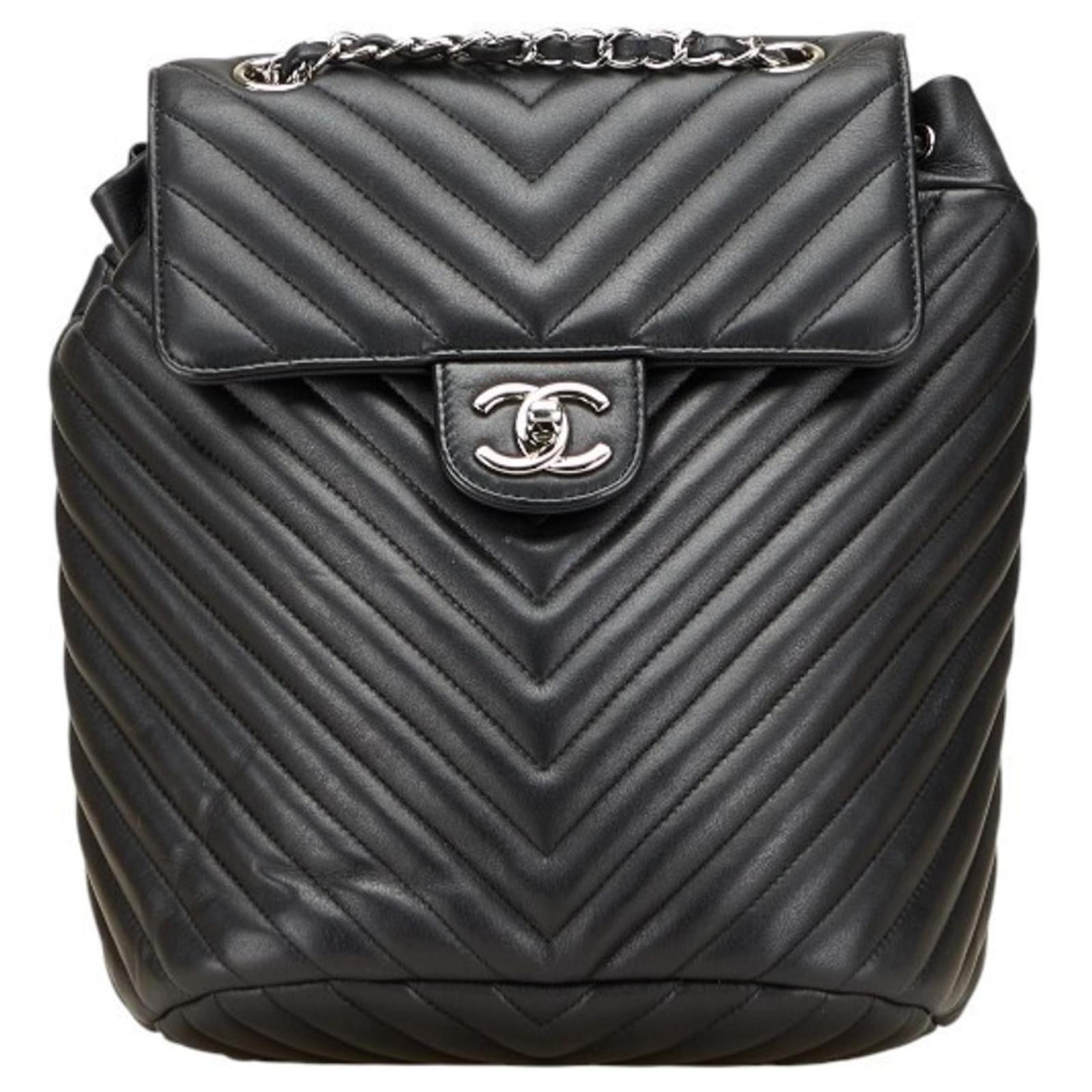 CHANEL Coco Mark Chevron V-Stitch Backpack Black Leather ref.2571070 ...