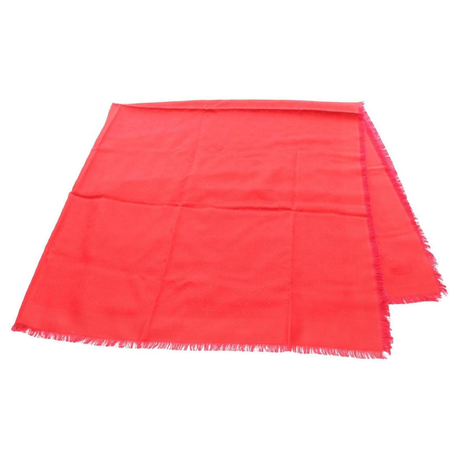 Louis Vuitton Monogram Shawl Red Silk ref.2576332 - Joli Closet