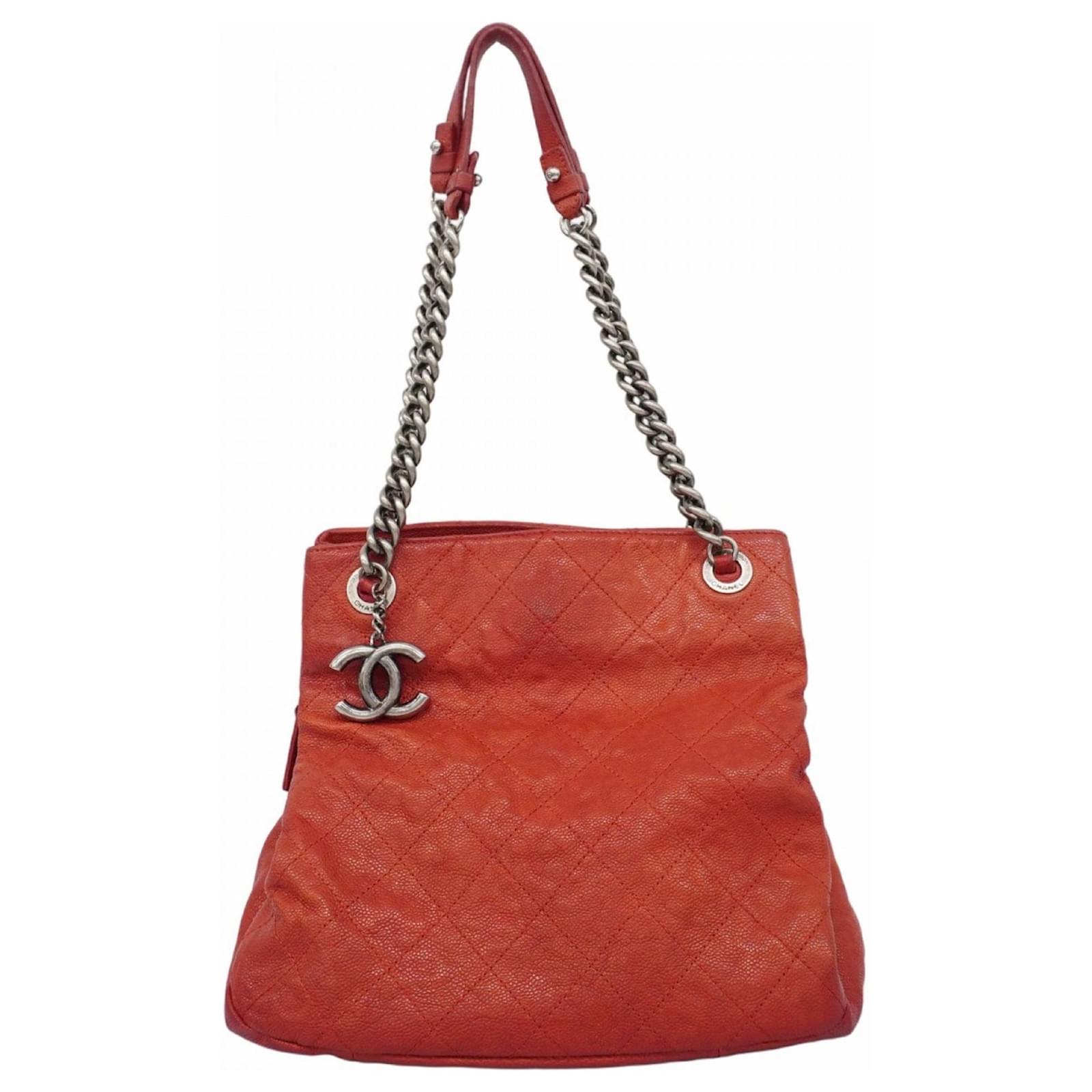 Chanel Matelasse Red Shoulder Bag ref.2591123 - Joli Closet