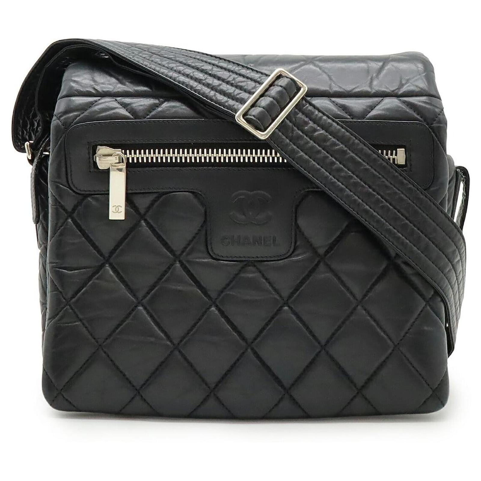Chanel Coco Cocoon Leather Messenger Bag Black ref.2605221 - Joli Closet